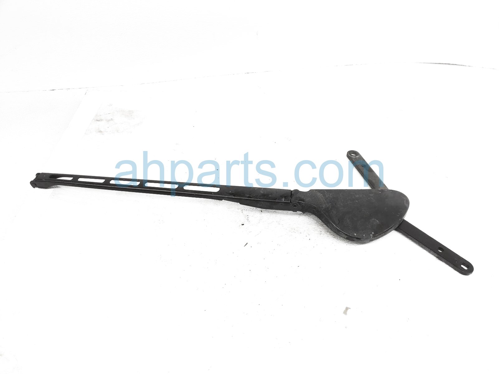 Sold 2009 Mercedes Clk350 Passenger Windshield Wiper Arm 203-820-32-44,
