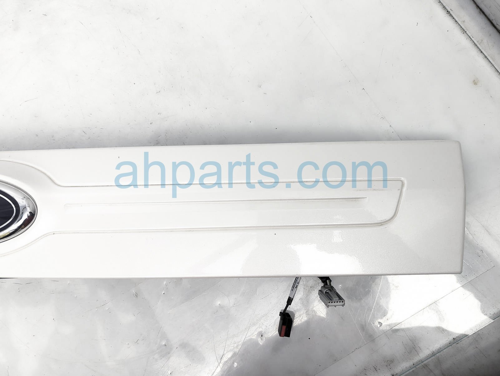 Sold 2013 Ford Edge Decklid Finisher Panel - White BT4Z-13508-DPTM