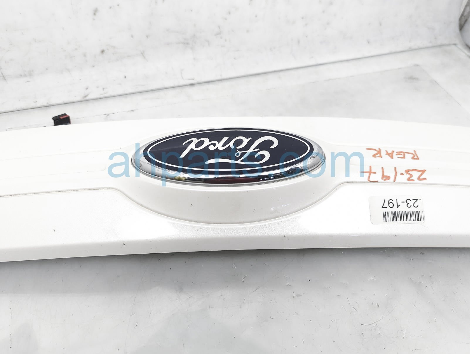 Sold 2013 Ford Edge Decklid Finisher Panel - White BT4Z-13508-DPTM