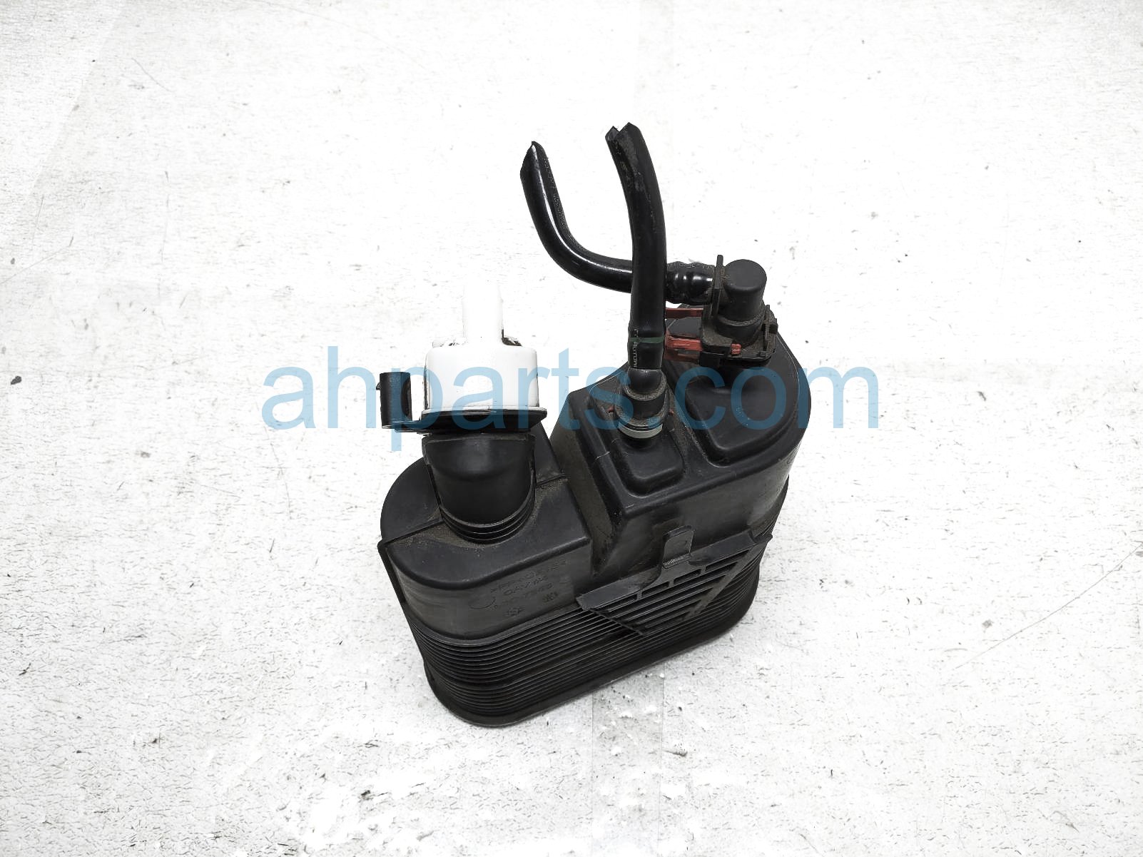 Sold 2020 Dodge Durango Fuel Vapor / Evap Canister - 5.7l 68377768AD,