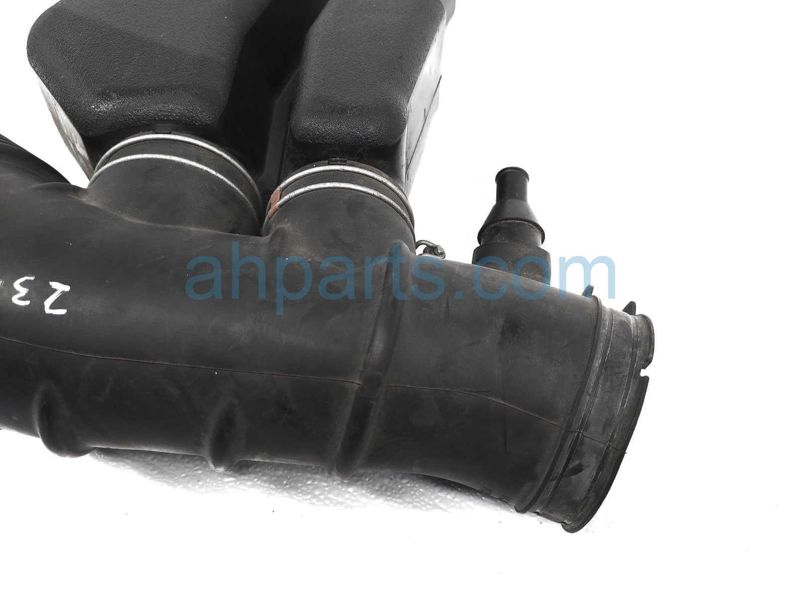 Sold 2011 Toyota 4 Runner Air Intake Resonator W/ Hose 17893-31130,