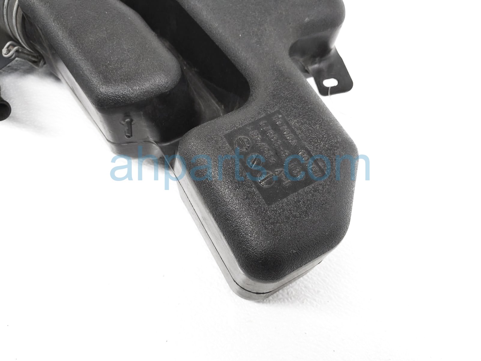 Sold 2011 Toyota 4 Runner Air Intake Resonator W/ Hose 17893-31130,