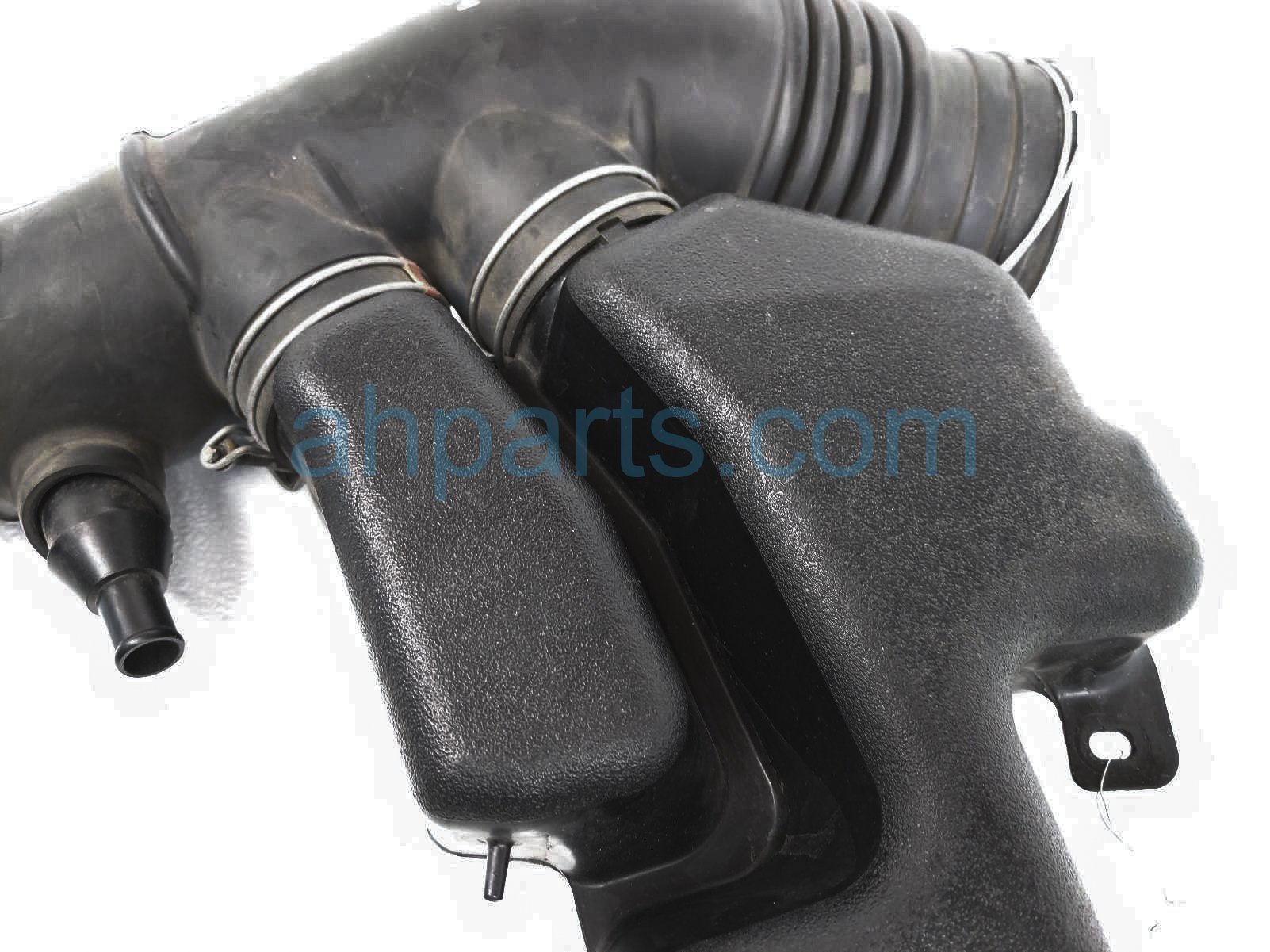 Sold 2011 Toyota 4 Runner Air Intake Resonator W/ Hose 17893-31130,