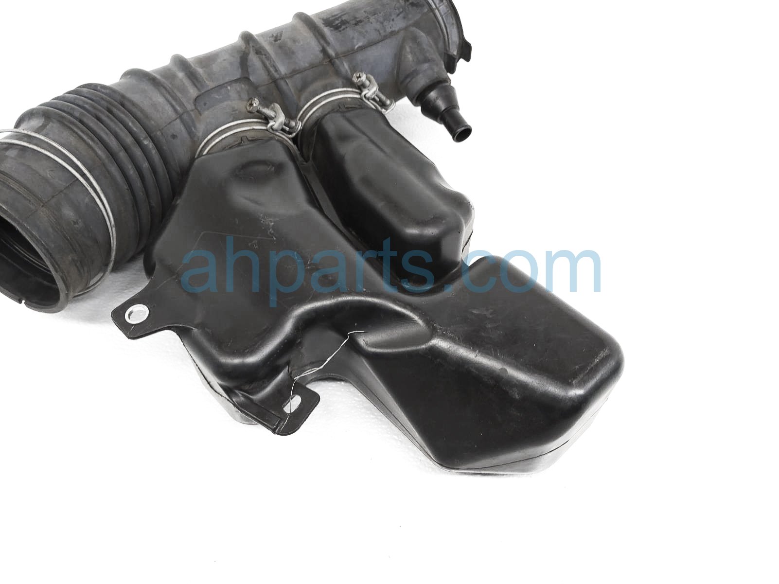 Sold 2011 Toyota 4 Runner Air Intake Resonator W/ Hose 17893-31130,