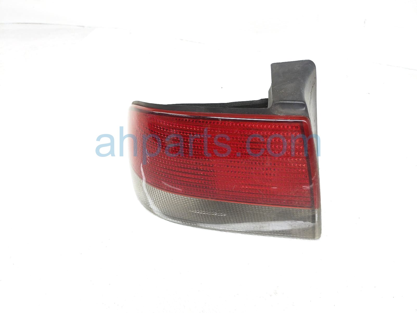 Sold 2000 Saab 9-3 Light / Rear Driver Tail Lamp (on Body) 4831129