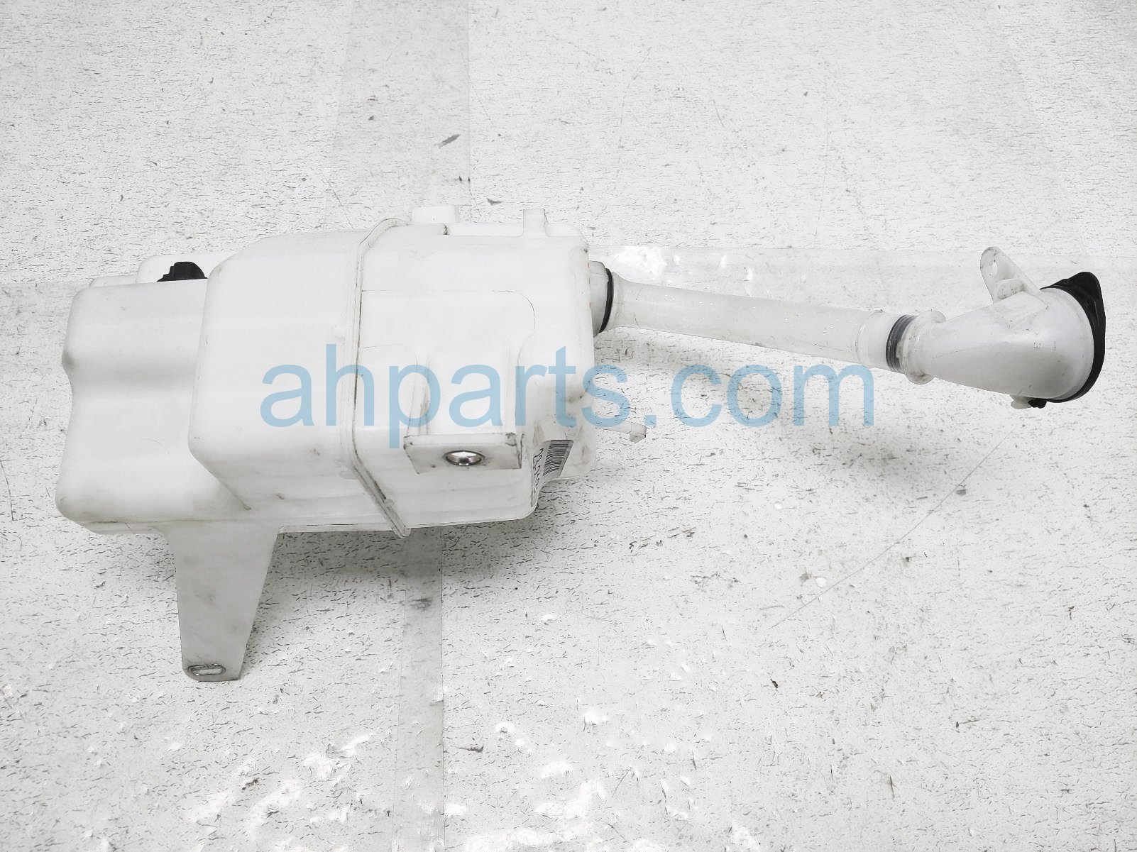 Sold 2019 Toyota Camry Windshield Washer Reservoir Tank 85315-06230,
