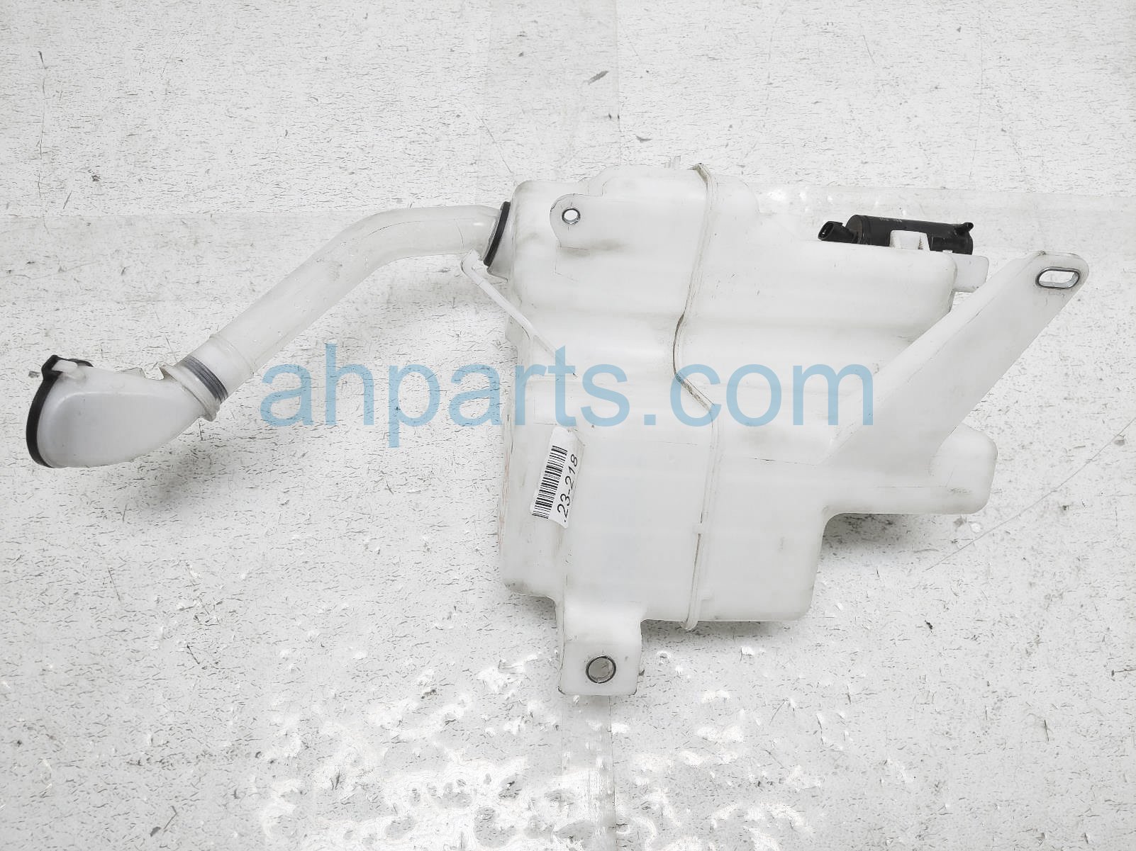 Sold 2019 Toyota Camry Windshield Washer Reservoir Tank 85315-06230,