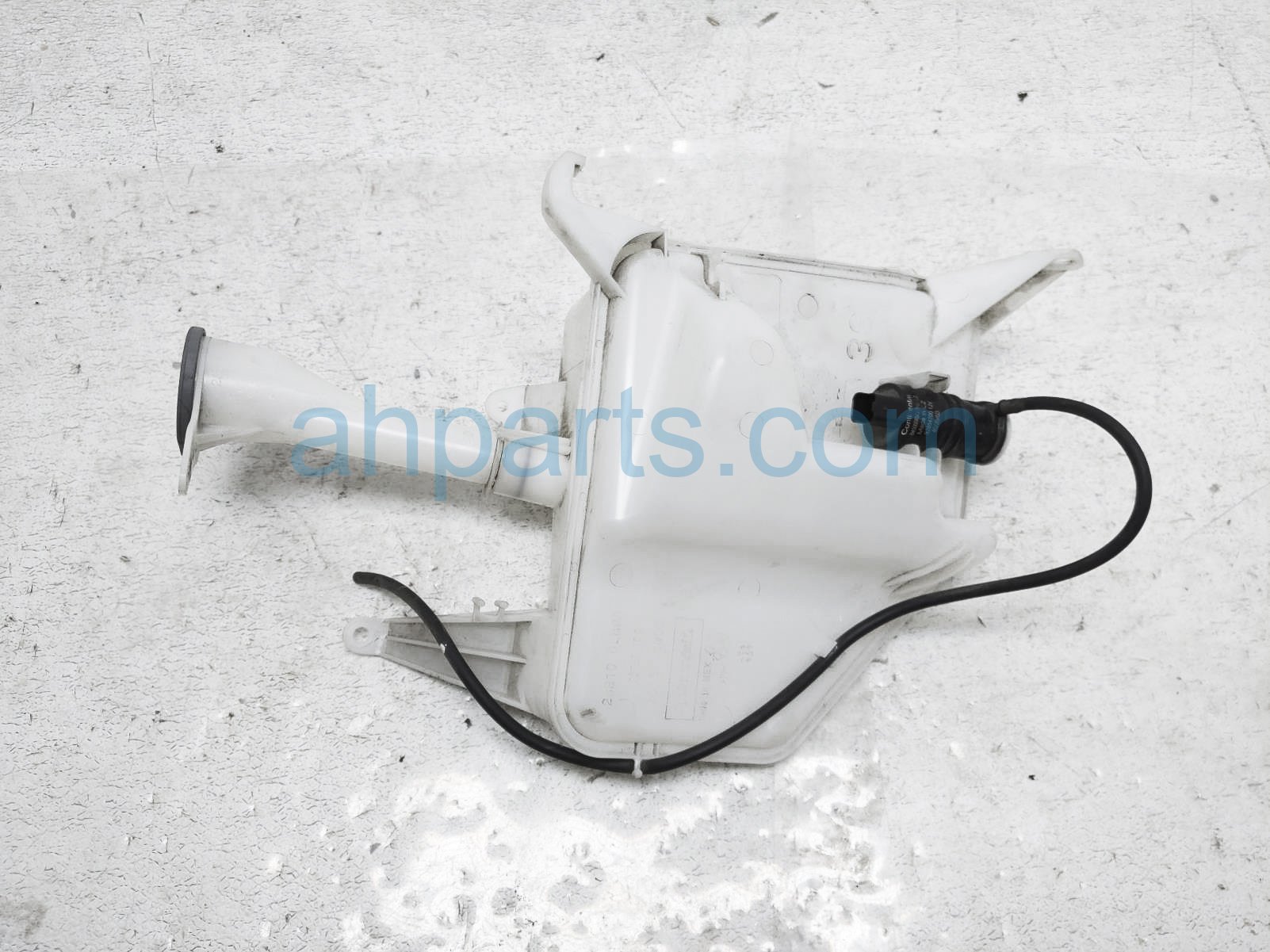 Sold 2021 Nissan Sentra Windshield Washer Reservoir Tank 28910-6LB0A,
