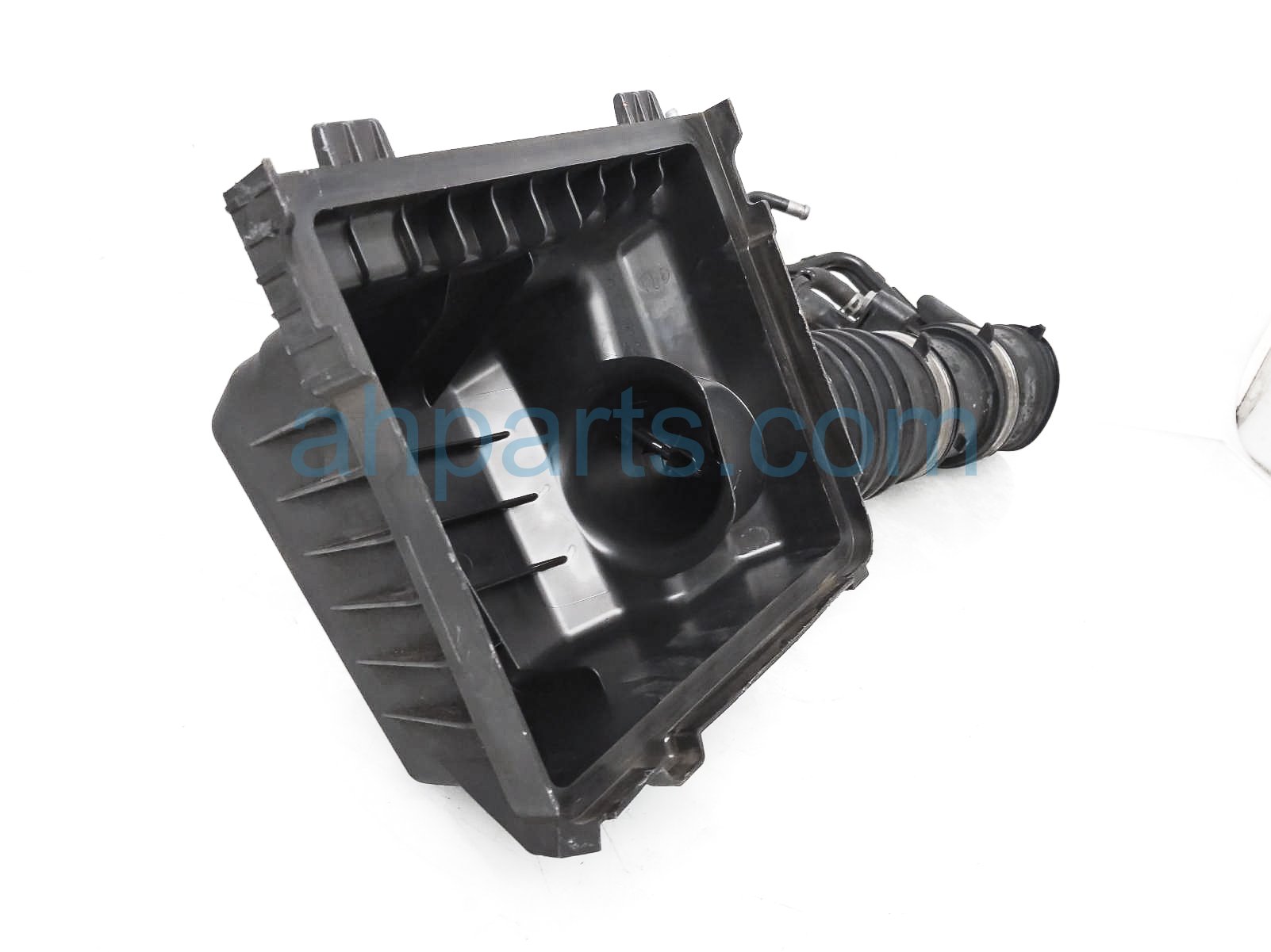 Sold 2018 Honda Accord Air Intake Box (top Half) W/ Hose 17210-6B2-A00,