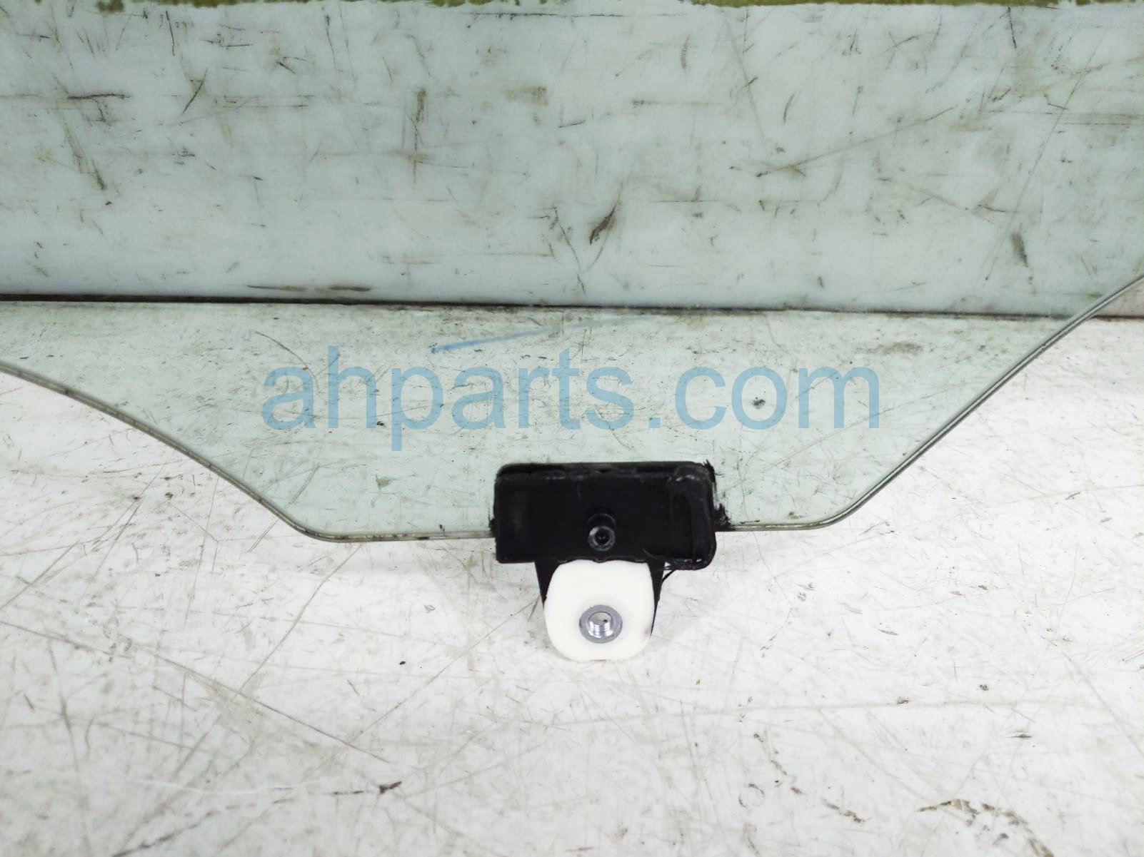 2021 Nissan Titan Front Driver Door Glass Window 80301-EZ00B,