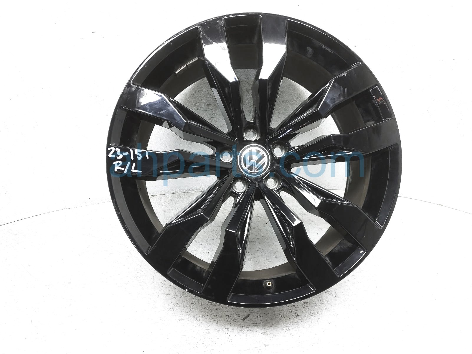 Sold 2021 Volkswagen Tiguan Rear Driver Wheel / Rim 5NN-601-025-Q-AX1,