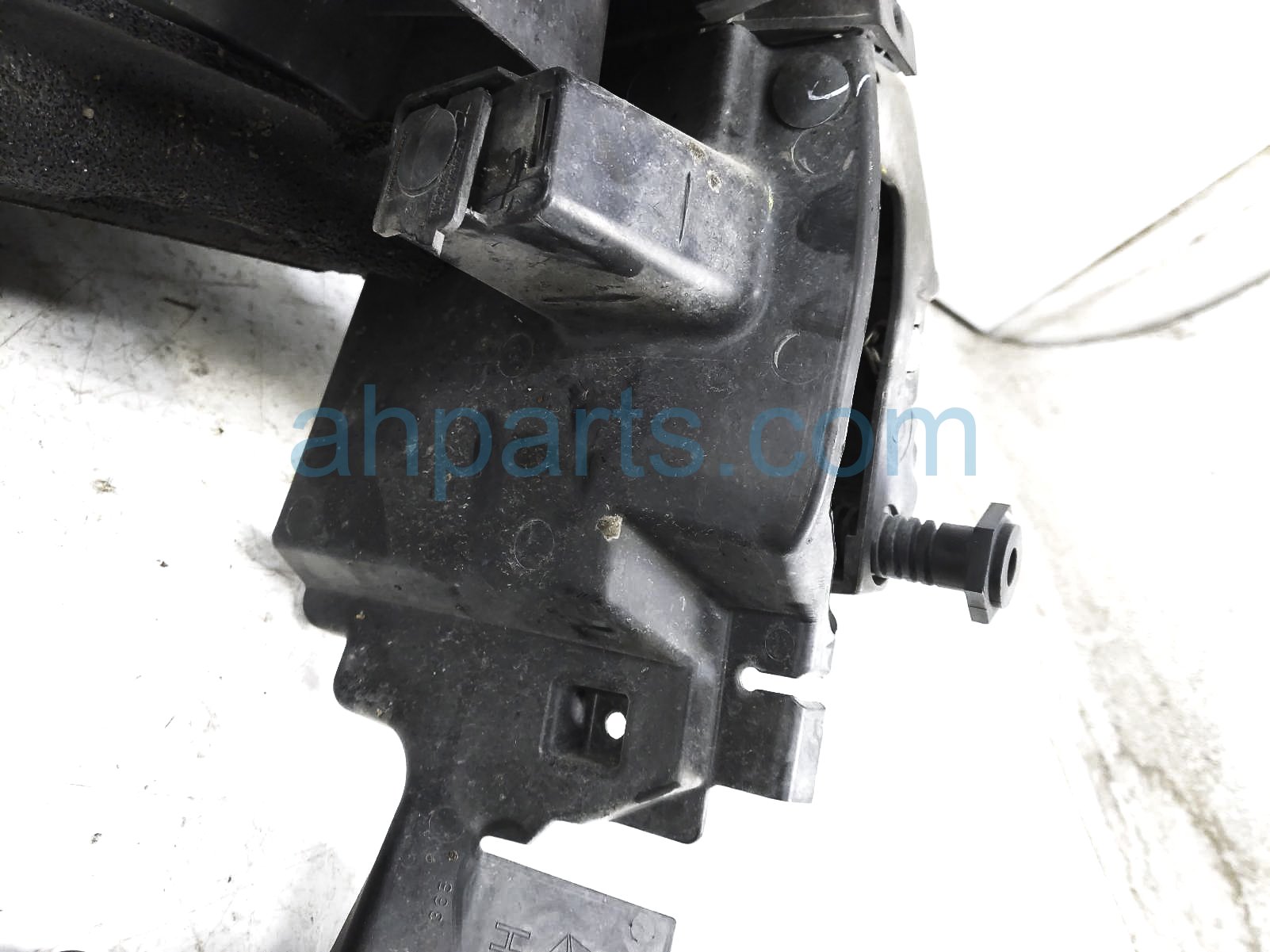 Sold 2019 Jeep Cherokee Grille Air Inlet Baffle Assy 68286772AA,