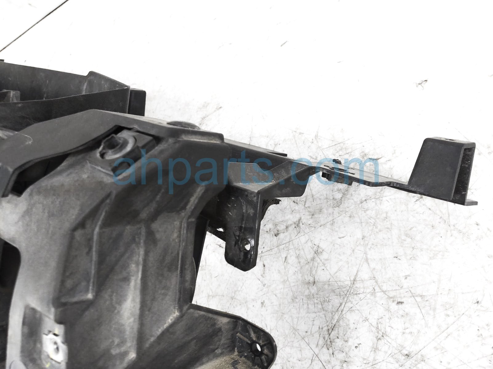 Sold 2019 Jeep Cherokee Grille Air Inlet Baffle Assy 68286772AA,