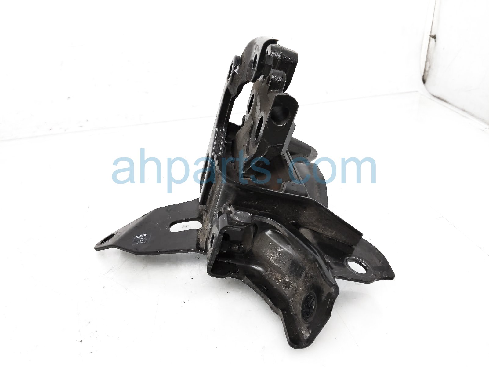 Sold 2020 Toyota Corolla Engine/motor Driver Insulator Engine Mount - 2 ...