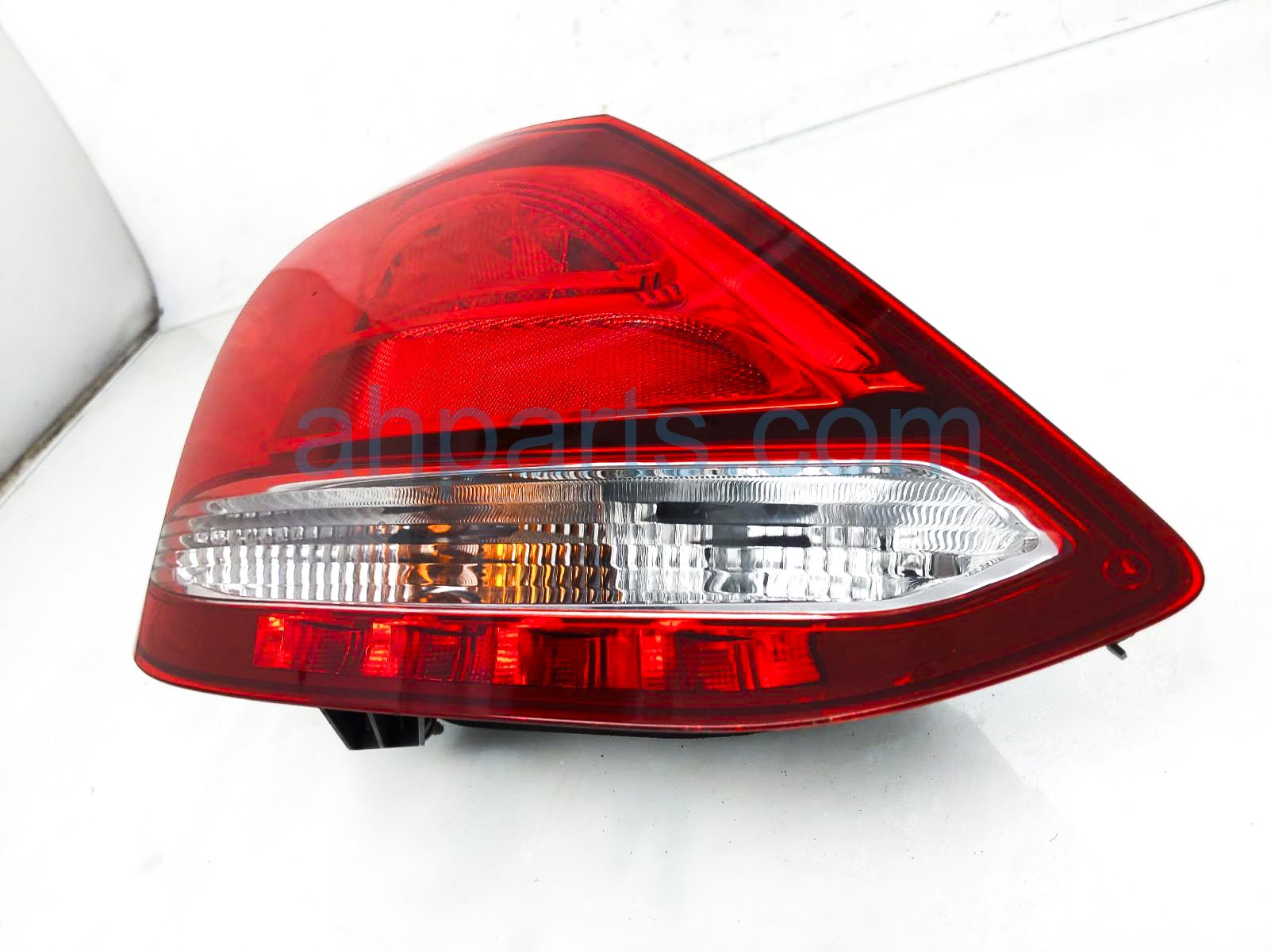 Sold 2018 Mercedes C300 Light / Rear Driver Tail Lamp (on Body) 205-906 ...
