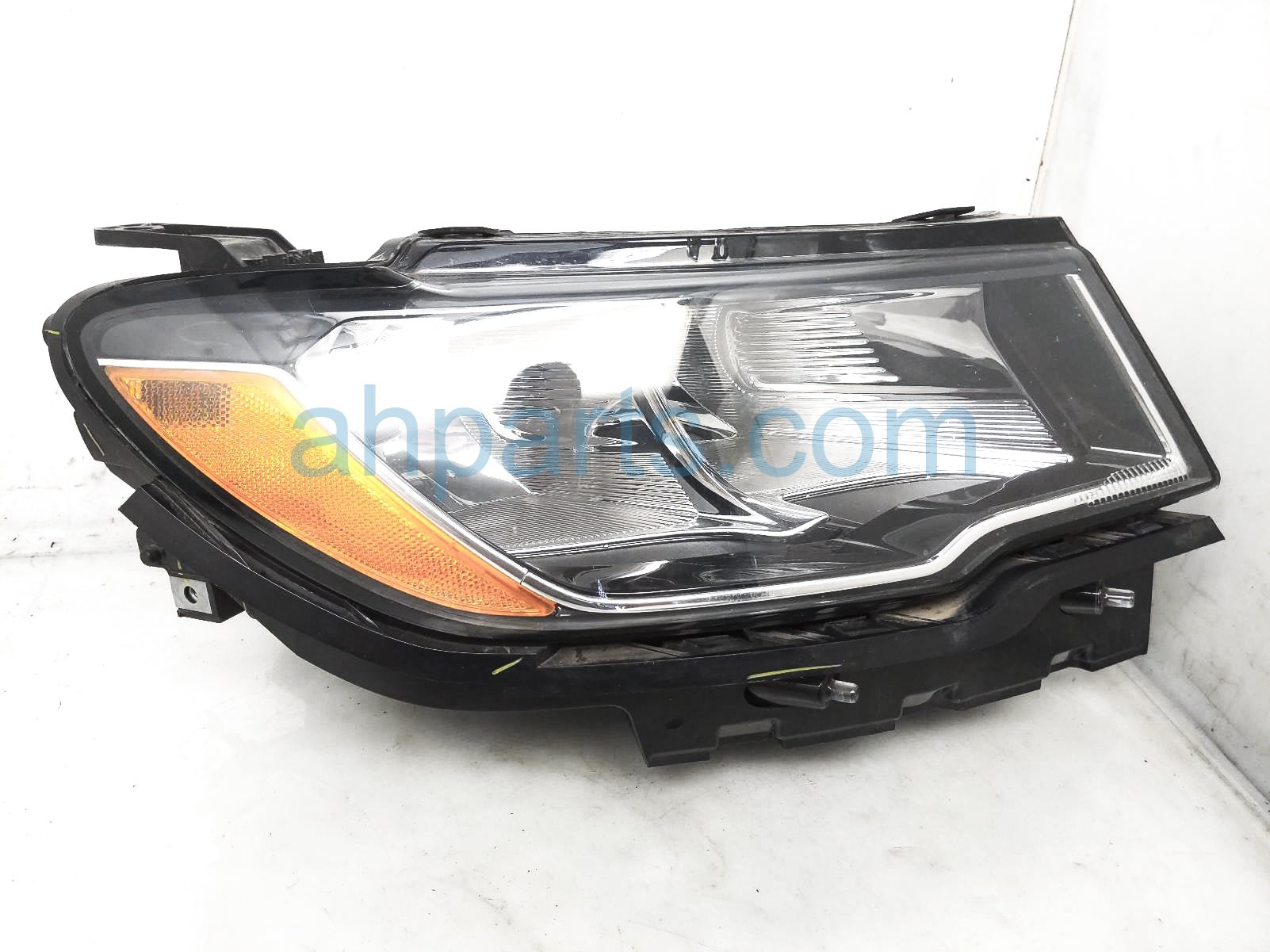 Sold 2021 Jeep Compass Headlight Passenger Headlamp / Light 55112706AF