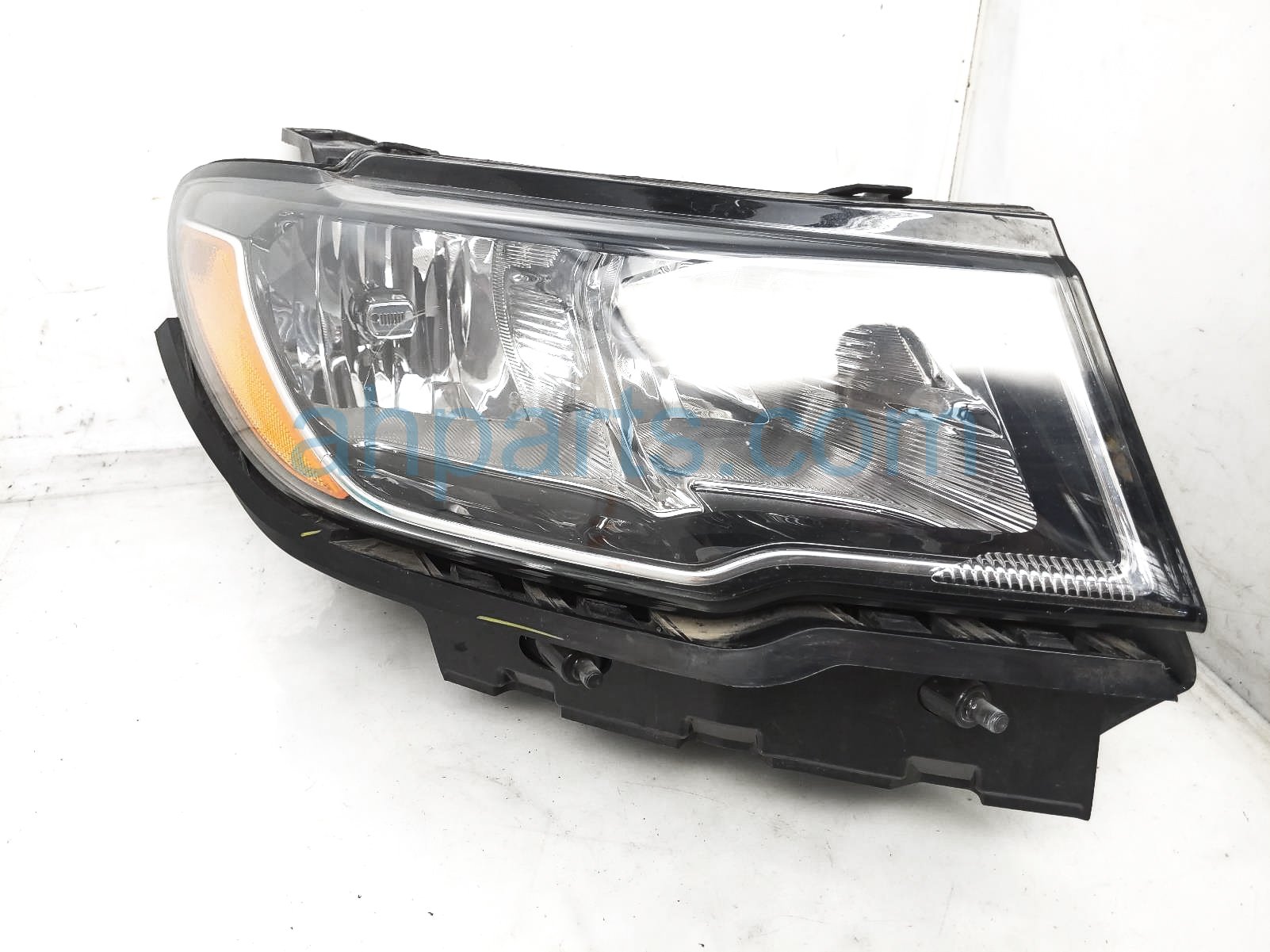 Sold 2021 Jeep Compass Headlight Passenger Headlamp / Light 55112706AF
