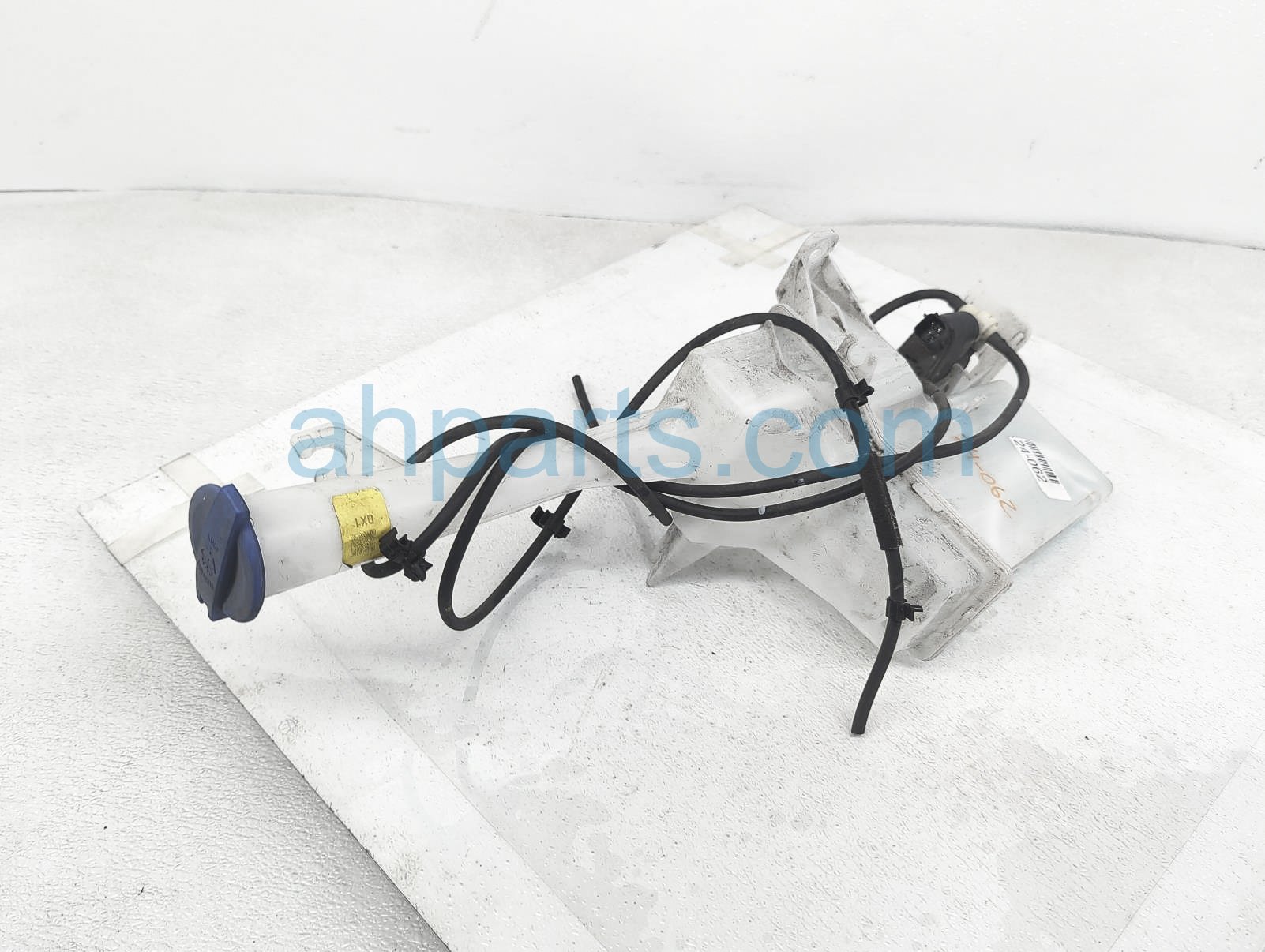 Sold 2021 Hyundai Venue Windshield Washer Reservoir Tank 98610-K2000,