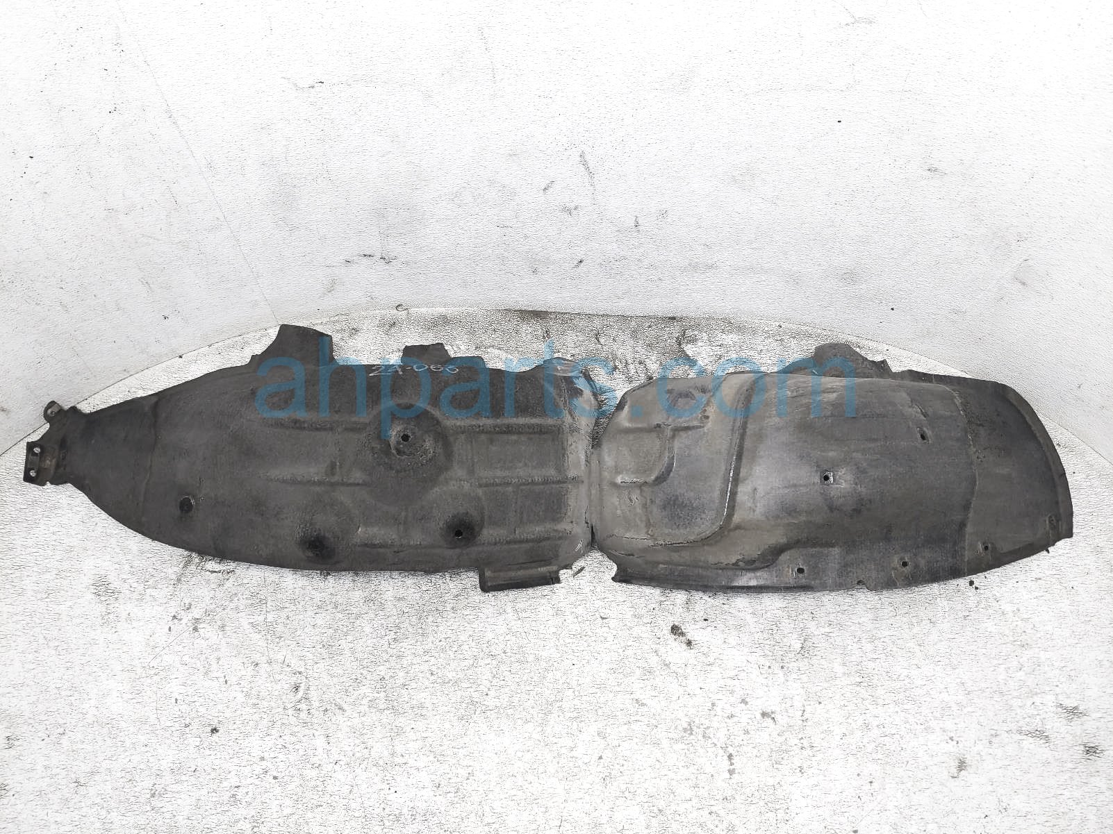 Sold 2021 GMC Terrain Rear Driver Inner Fender Liner 84700607