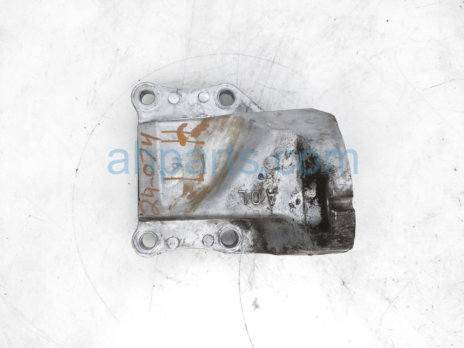 Sold 2015 Infiniti Q50 Engine/motor Driver Engine Mount Bracket 11233 ...