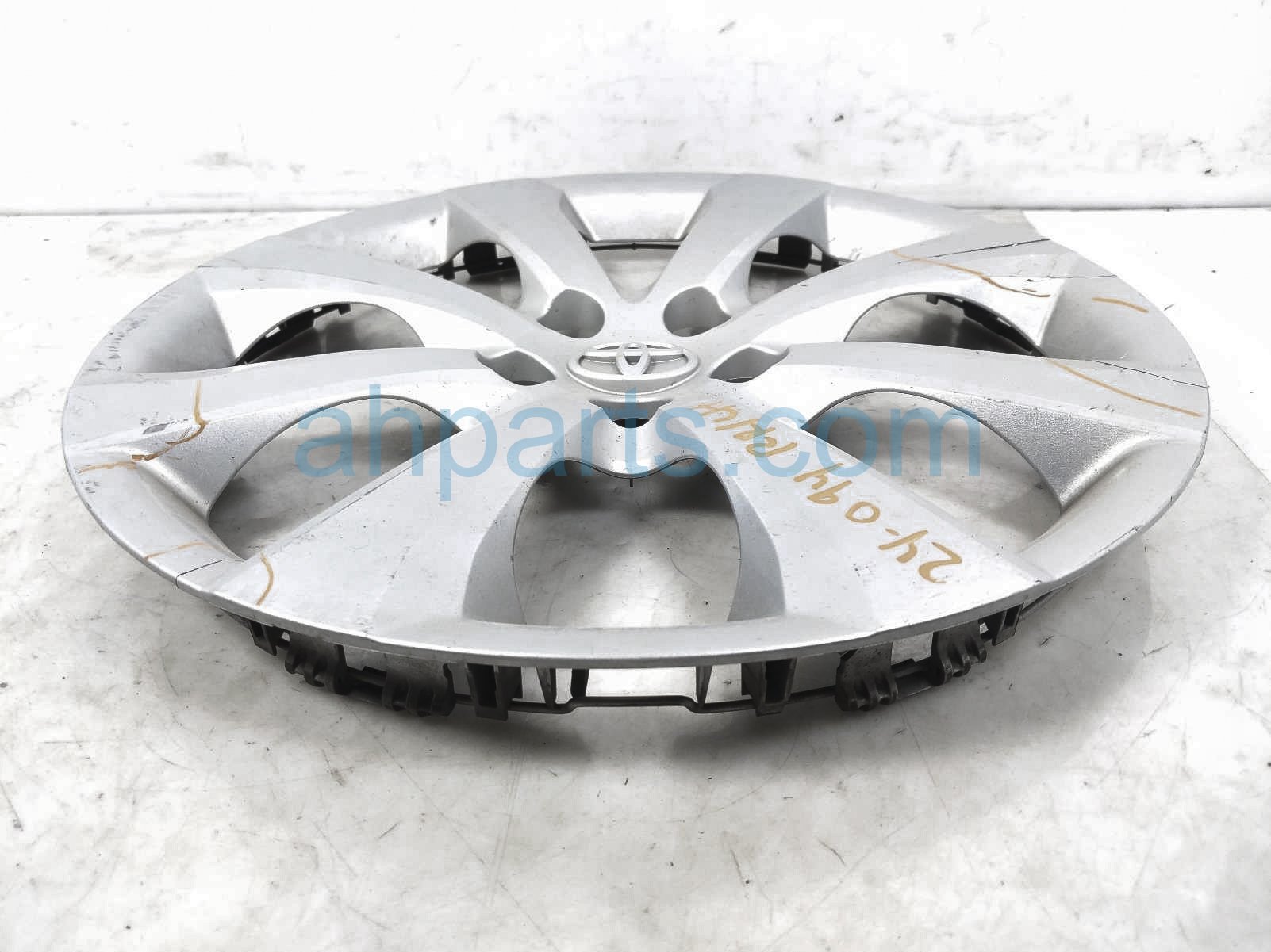 Sold 2021 Toyota Corolla Hub Rear Driver Wheel Cap Cover (8 Spoke ...