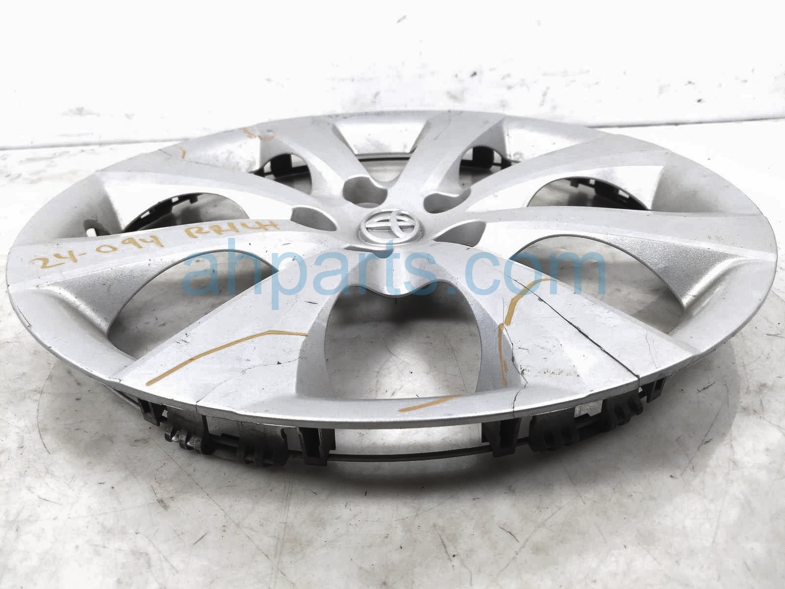 Sold 2021 Toyota Corolla Hub Rear Driver Wheel Cap Cover (8 Spoke ...