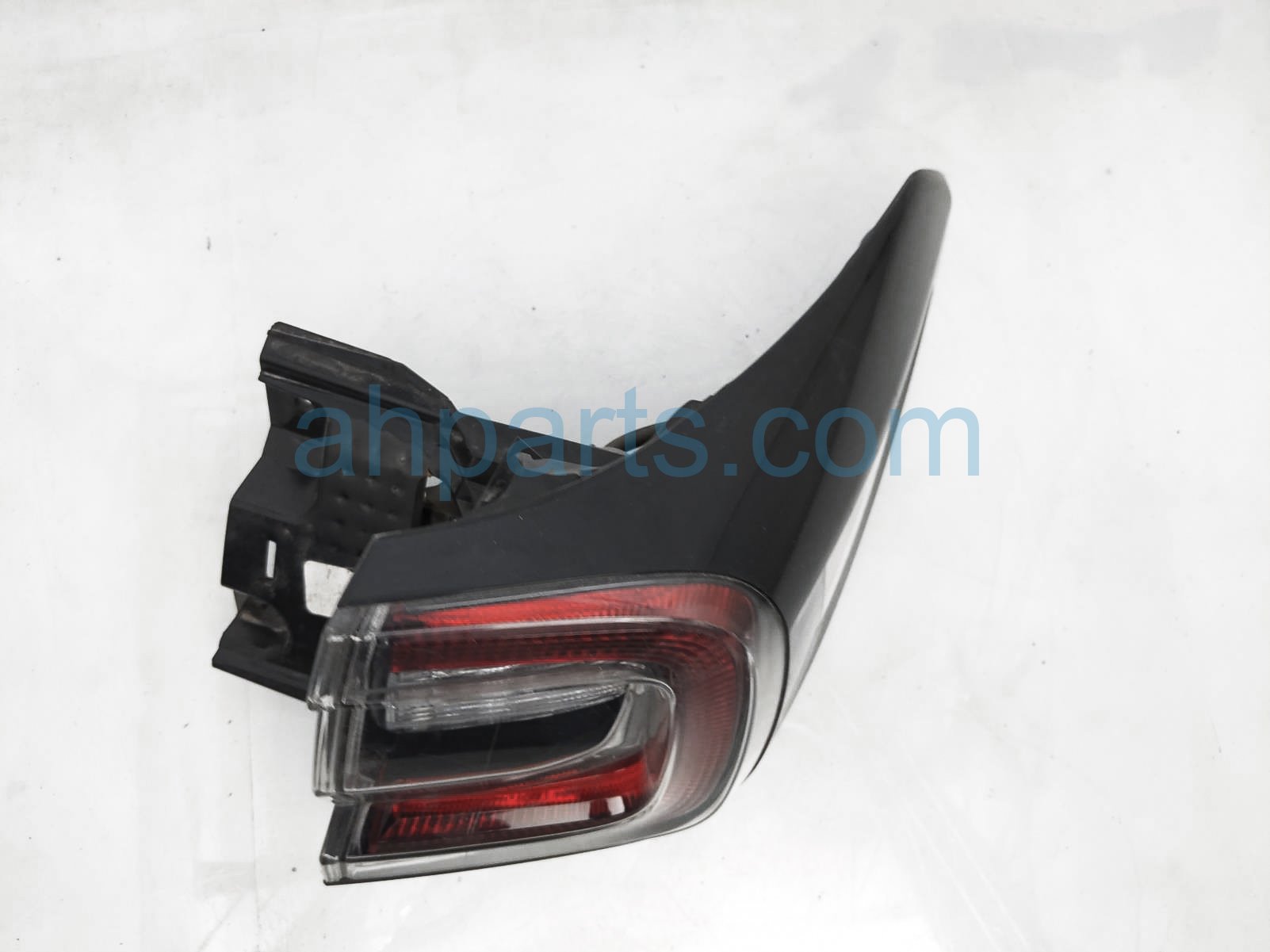 2020 Subaru Outback Legacy Light / Rear Passenger Tail Lamp (on Body ...
