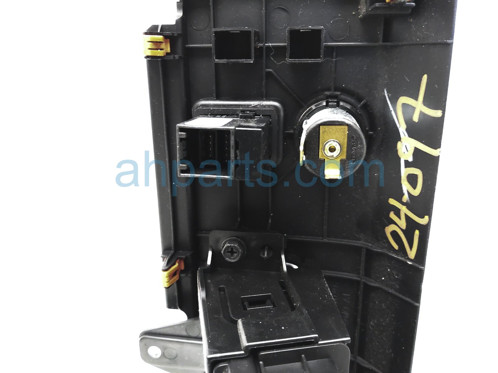 Sold 2017 Toyota Sienna Instrument Panel Cup Holder Assy 55620-08050,