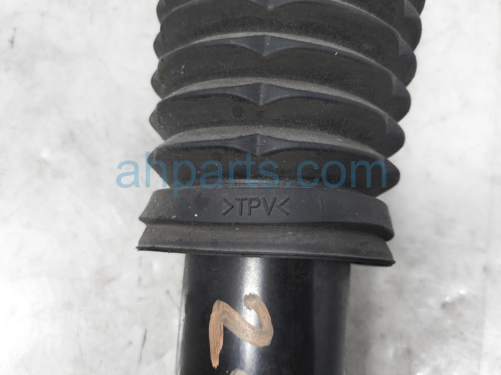 Sold 2019 Honda Civic Strut / Spring / Rear Driver Shock Absorber 52621 ...