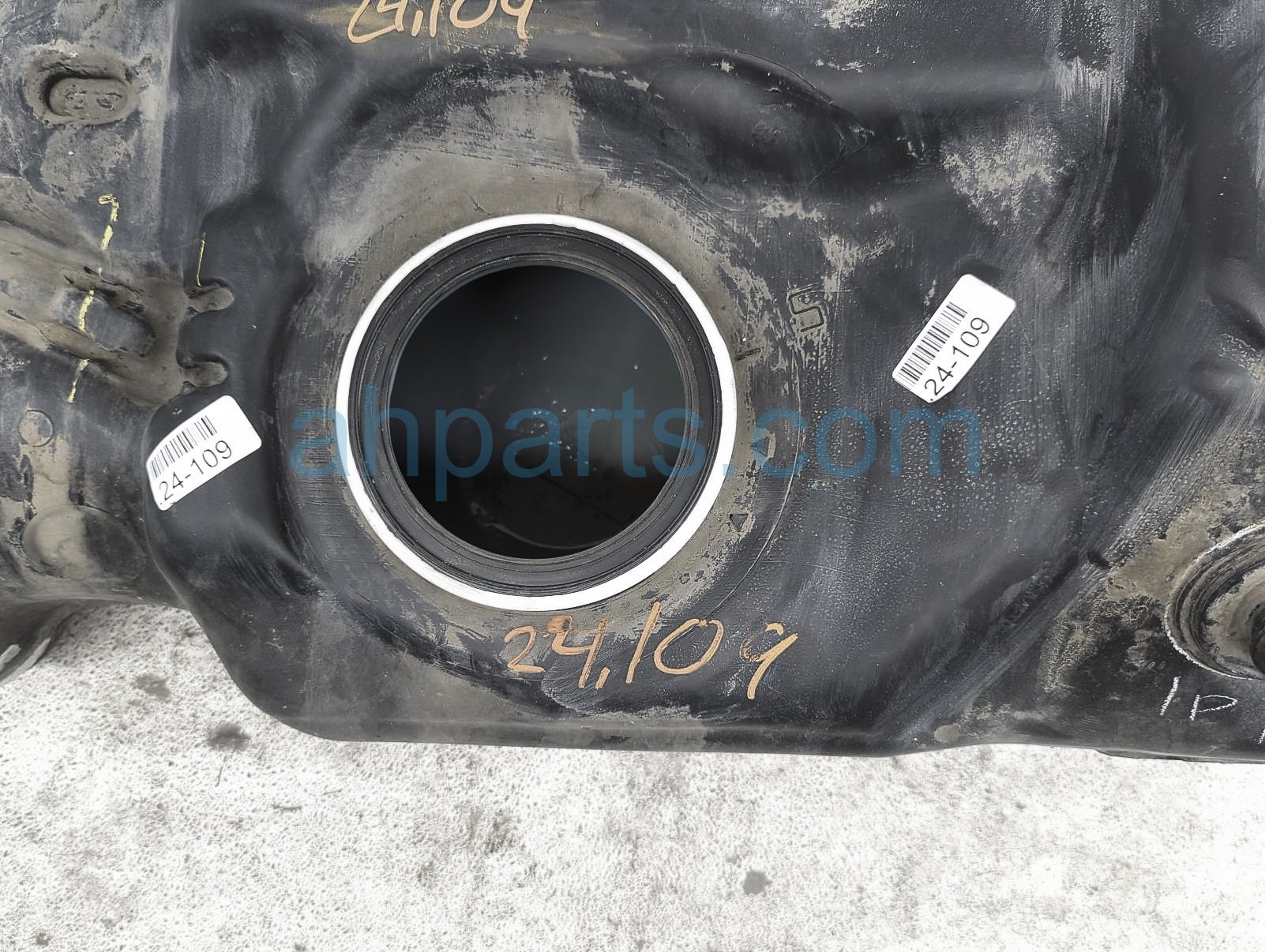 Sold 2020 Toyota Tacoma Gas / Fuel Tank - 2.7l 4x2 77001-04212,