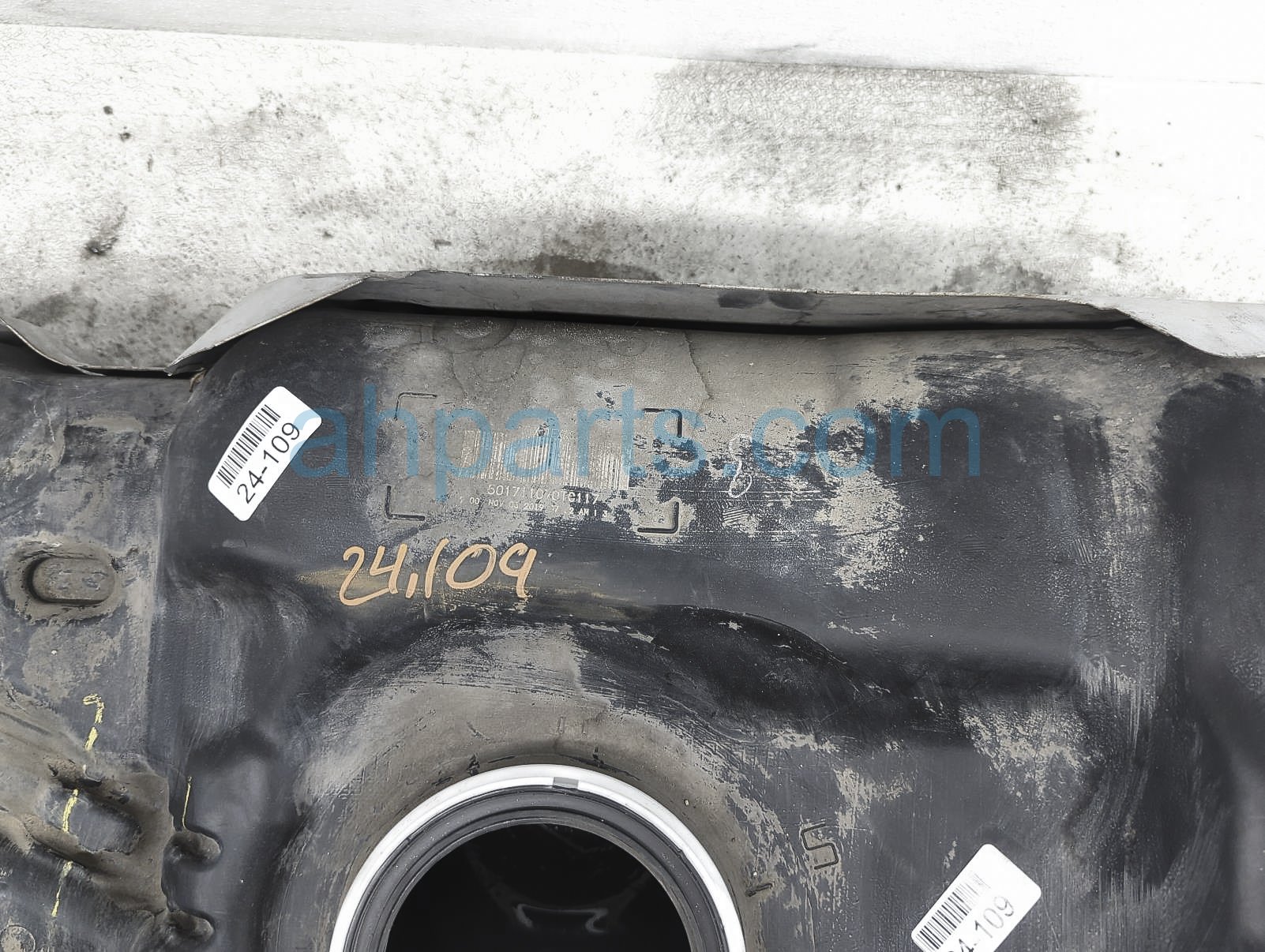 Sold 2020 Toyota Tacoma Gas / Fuel Tank - 2.7l 4x2 77001-04212,