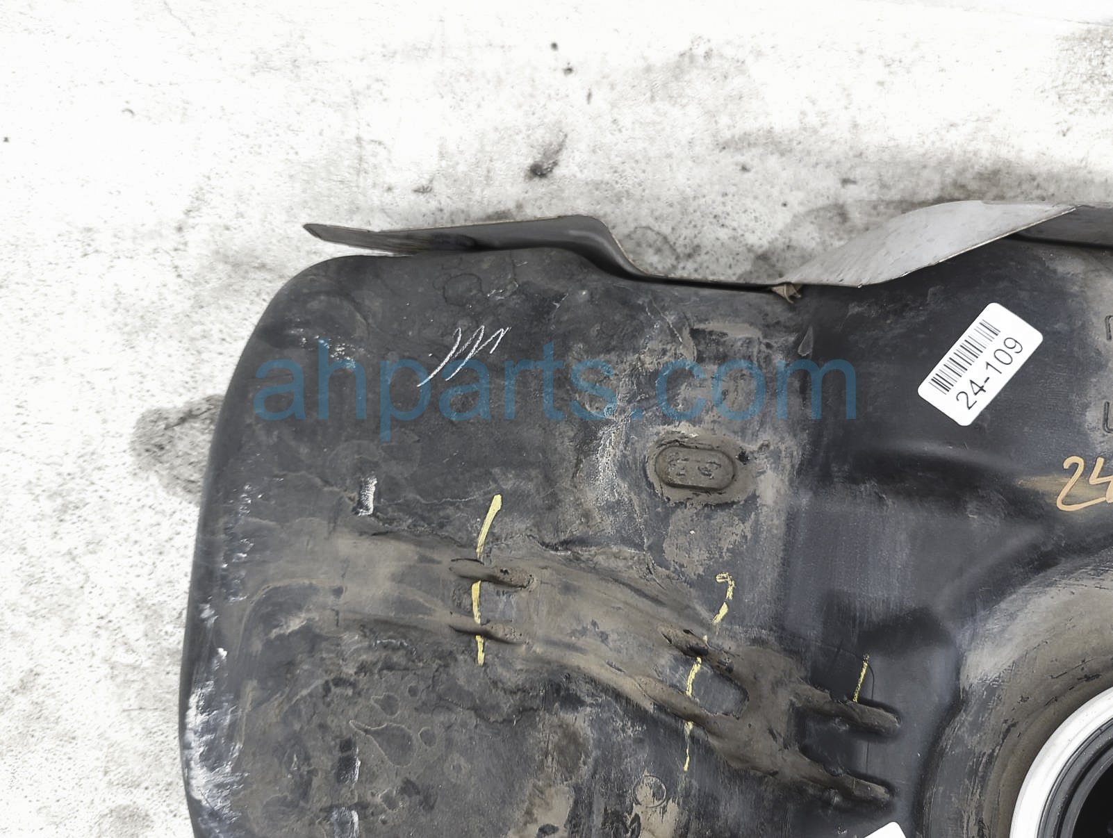 Sold 2020 Toyota Tacoma Gas / Fuel Tank - 2.7l 4x2 77001-04212,