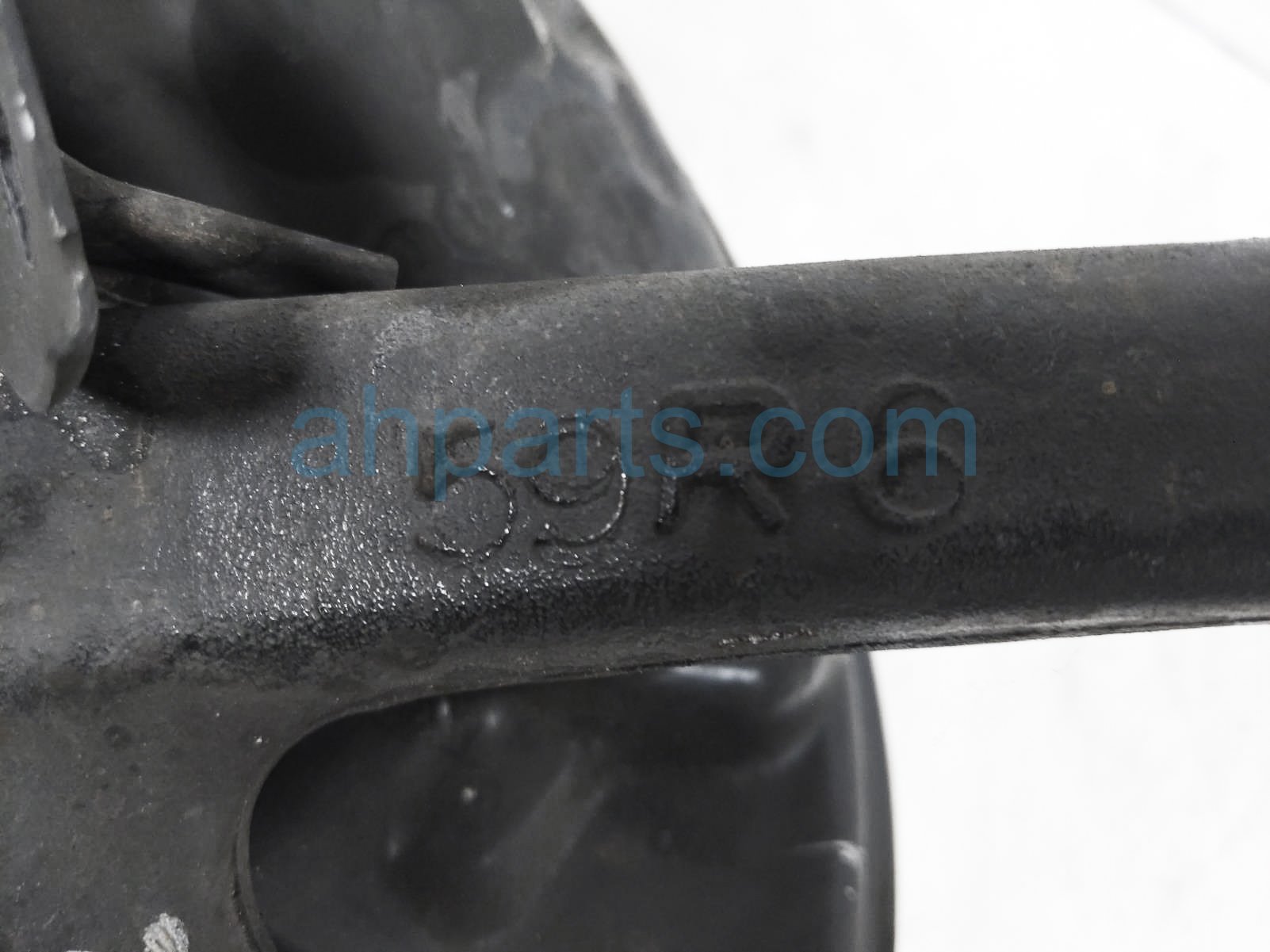 Sold 2020 Toyota Tacoma Front Passenger Spindle Knuckle Hub 43211-04060,