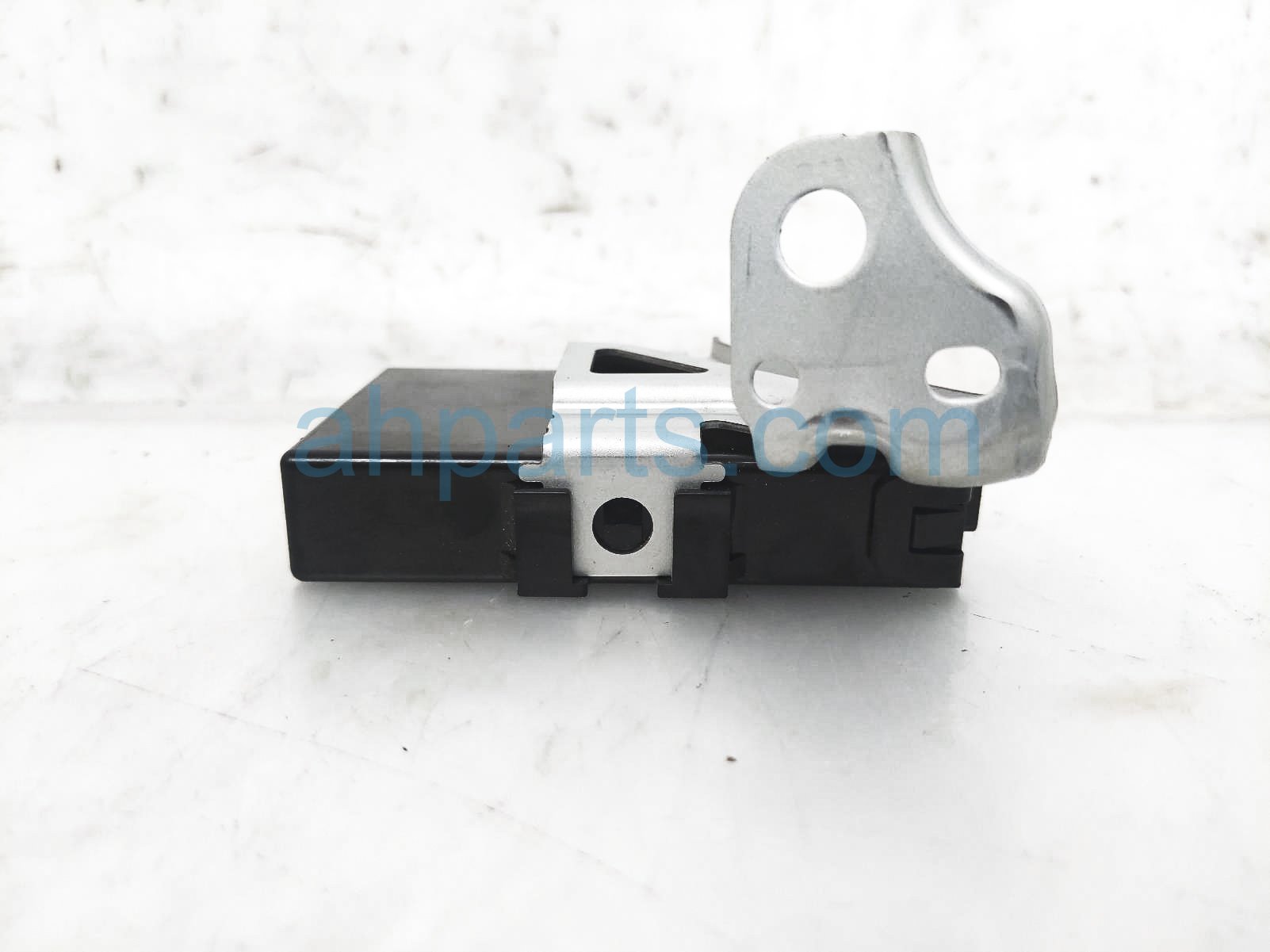 Sold 2020 Toyota Tacoma Network Gateway Control Module 89100-04031,