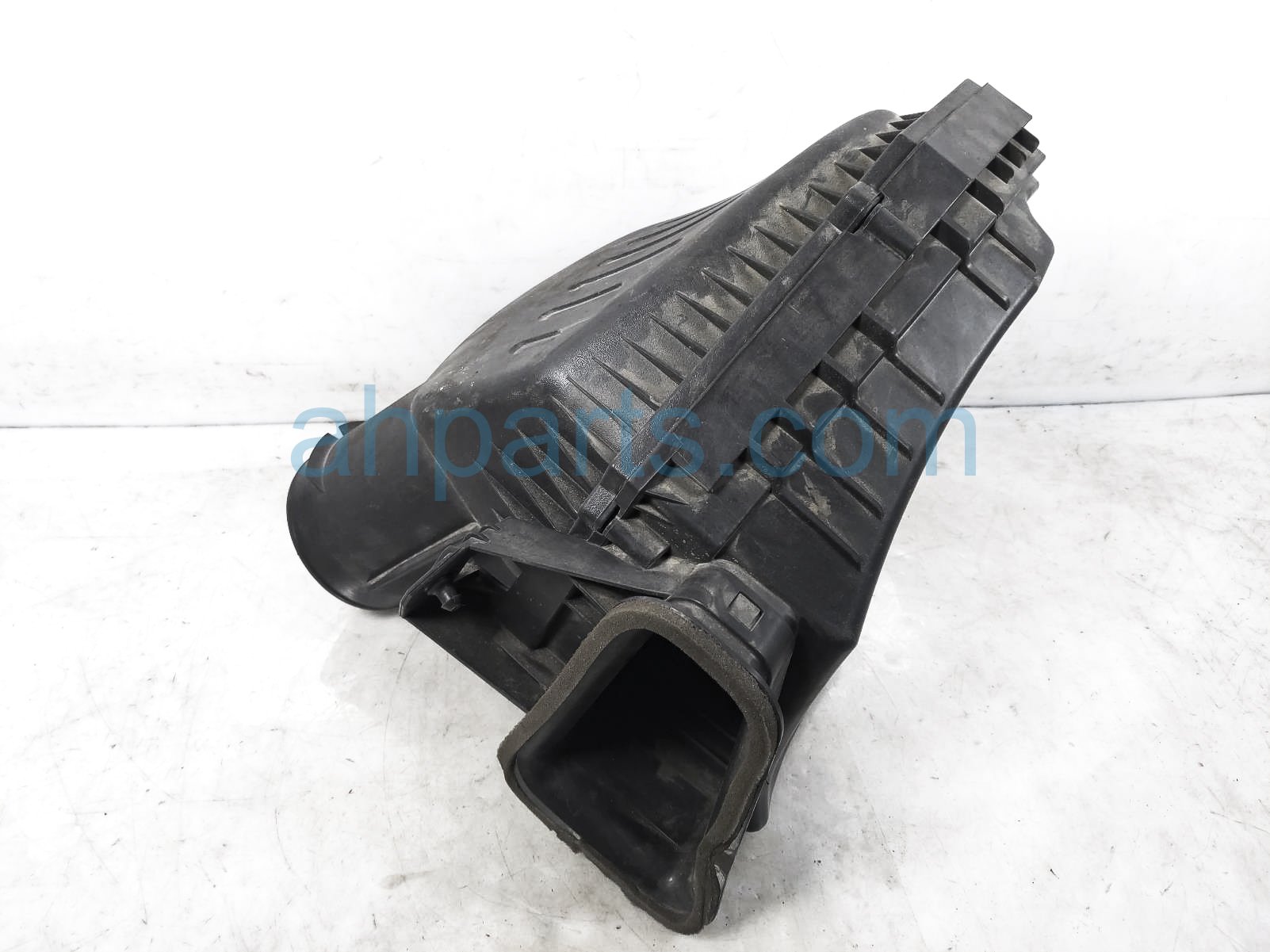 Sold 2017 Chevy Camaro Air Cleaner Intake Box Assy - 6.2l 84008589,