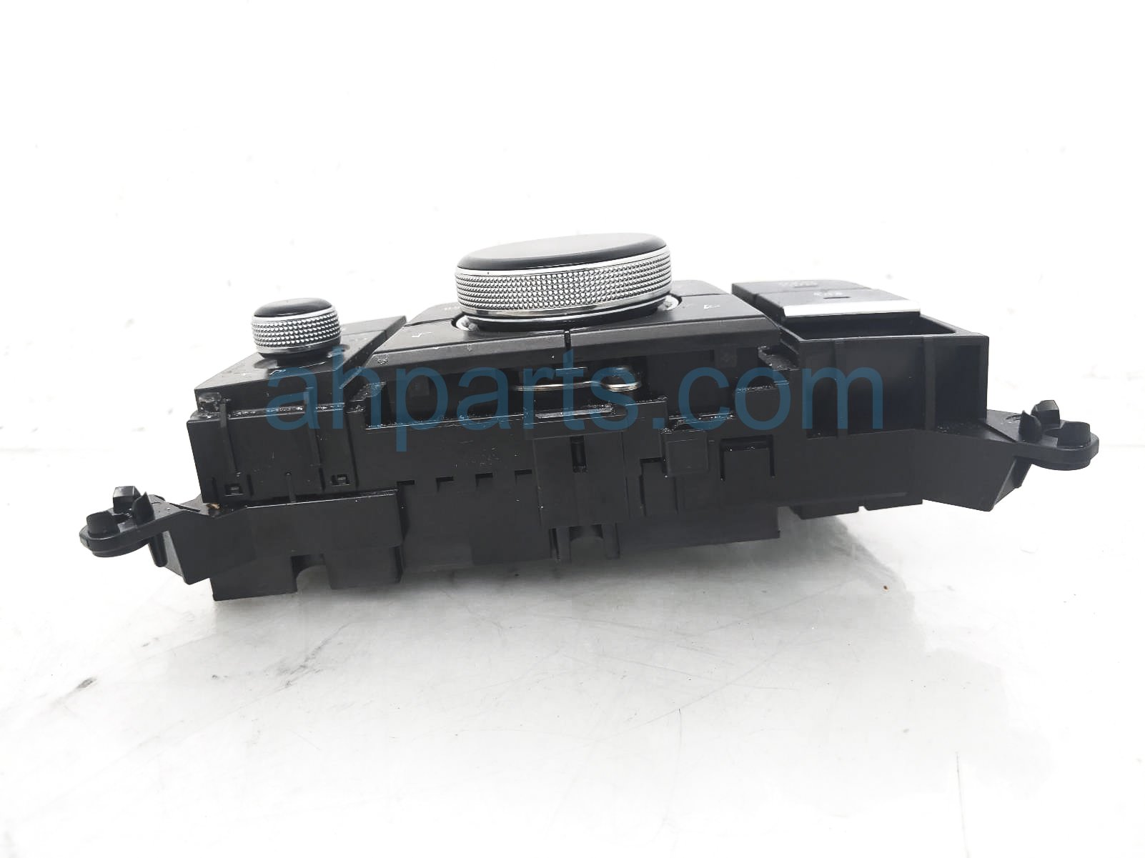 Sold 2019 Mazda 3 Radio & Brake Control (on Console) BDGF-66-CM0,