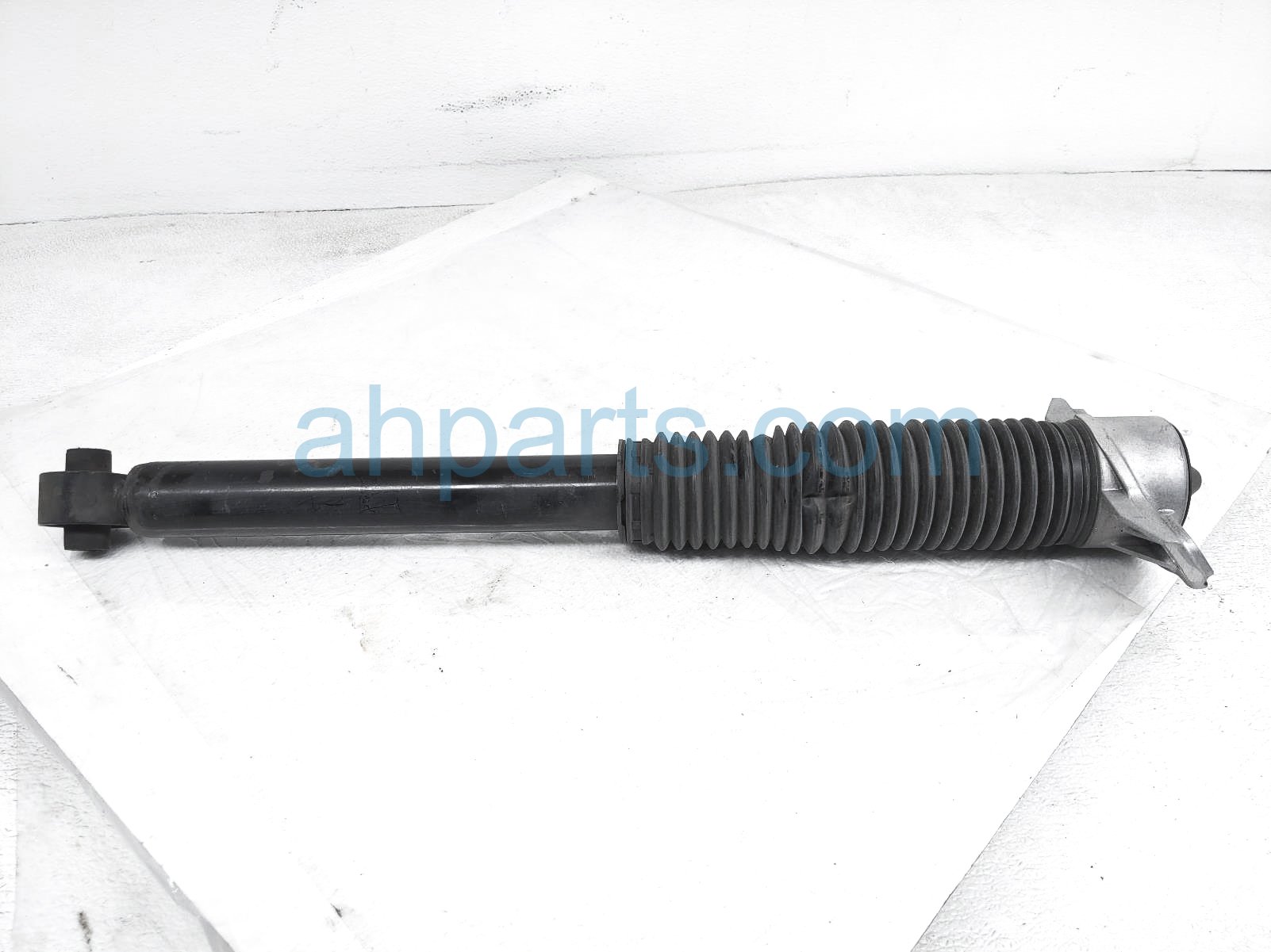 Sold 2021 Kia Telluride Strut / Spring / Rear Driver Shock Absorber ...