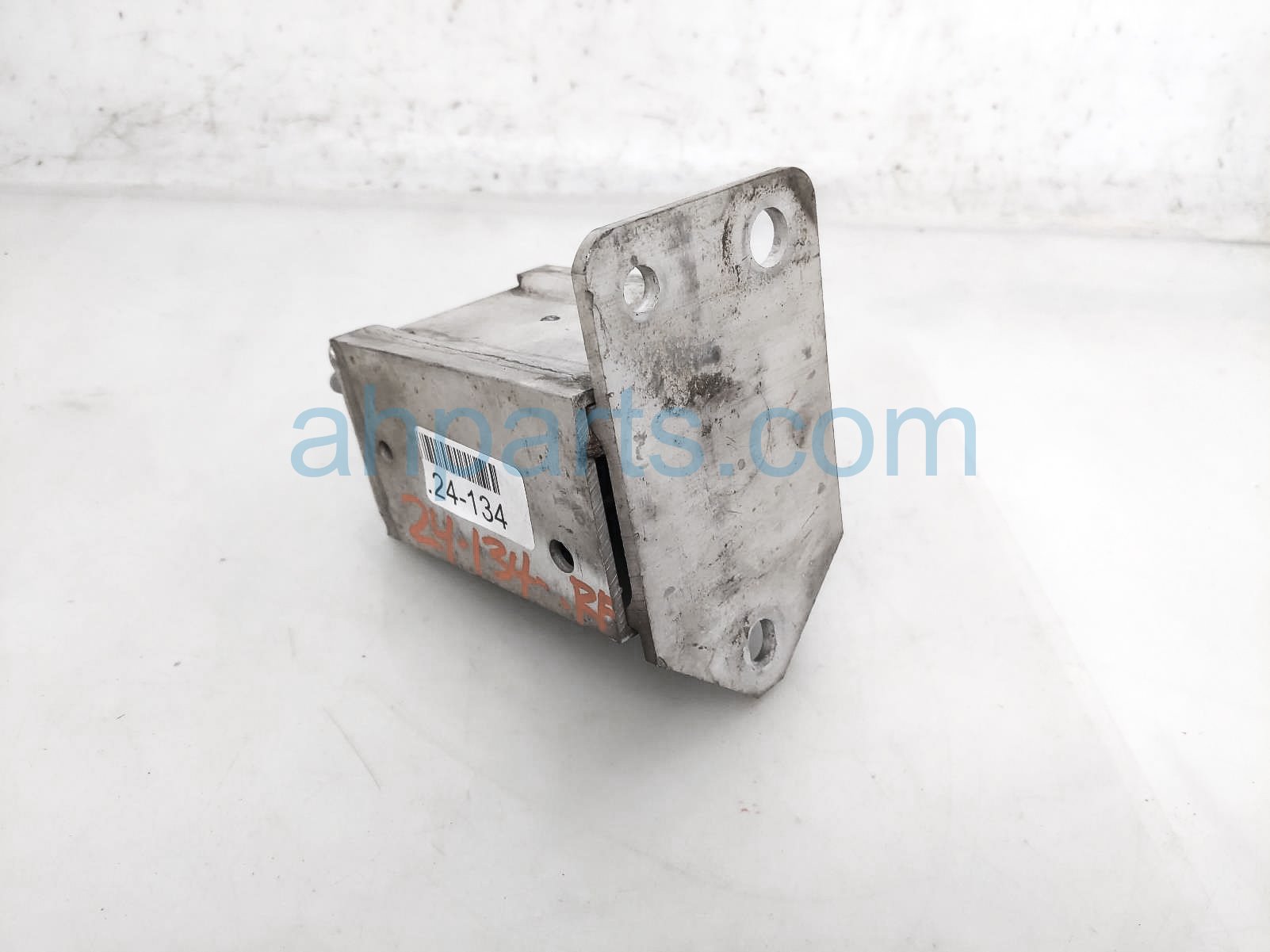 Sold 2019 Toyota Tacoma Front Passenger Reinforcement Bar Bracket 52025 ...