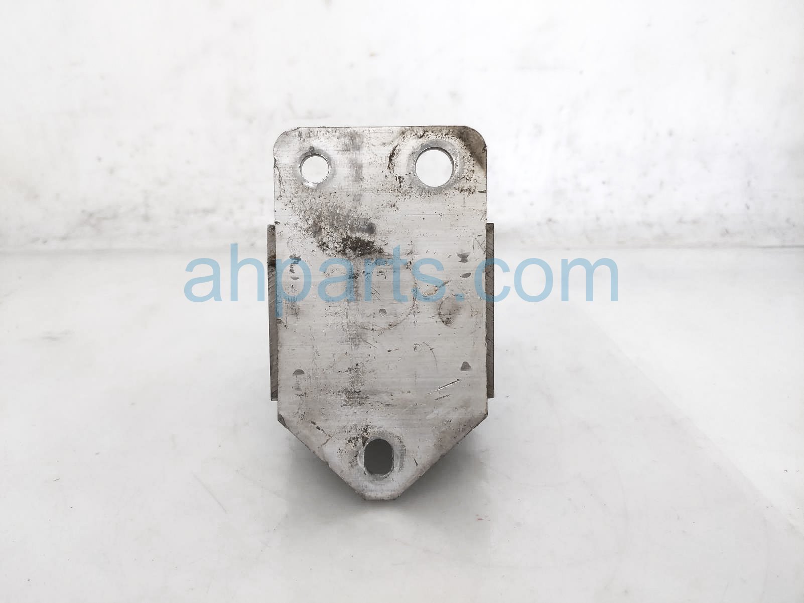 Sold 2019 Toyota Tacoma Front Passenger Reinforcement Bar Bracket 52025 ...