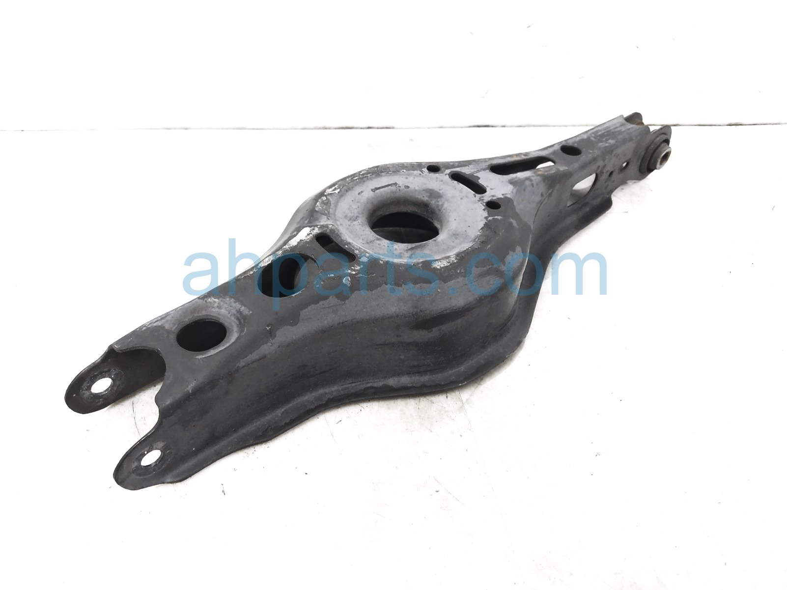Sold 2018 Toyota Camry Rear Driver Spring Seat Lower Control Arm 48730 ...