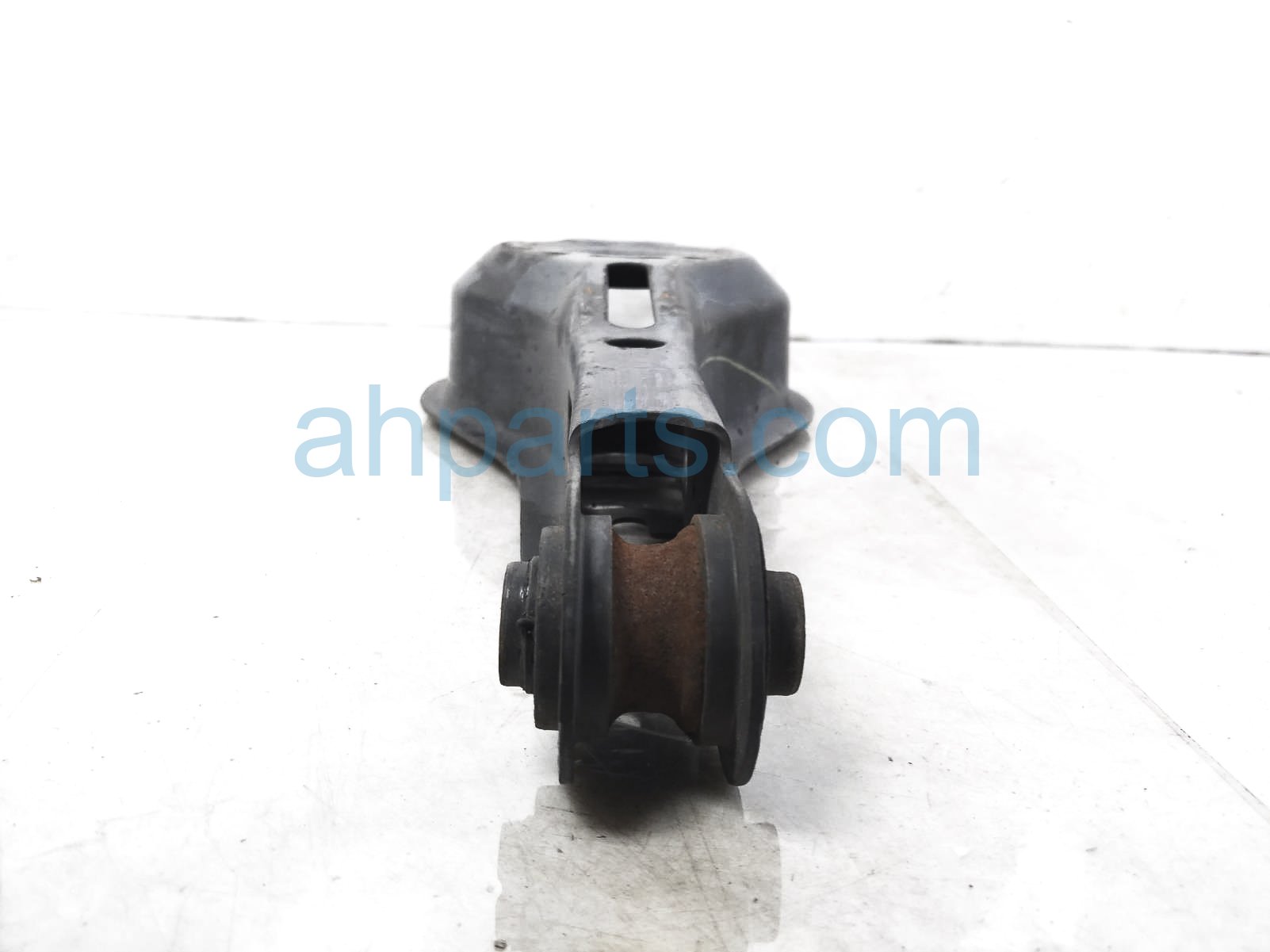 Sold 2018 Toyota Camry Rear Driver Spring Seat Lower Control Arm 48730 ...