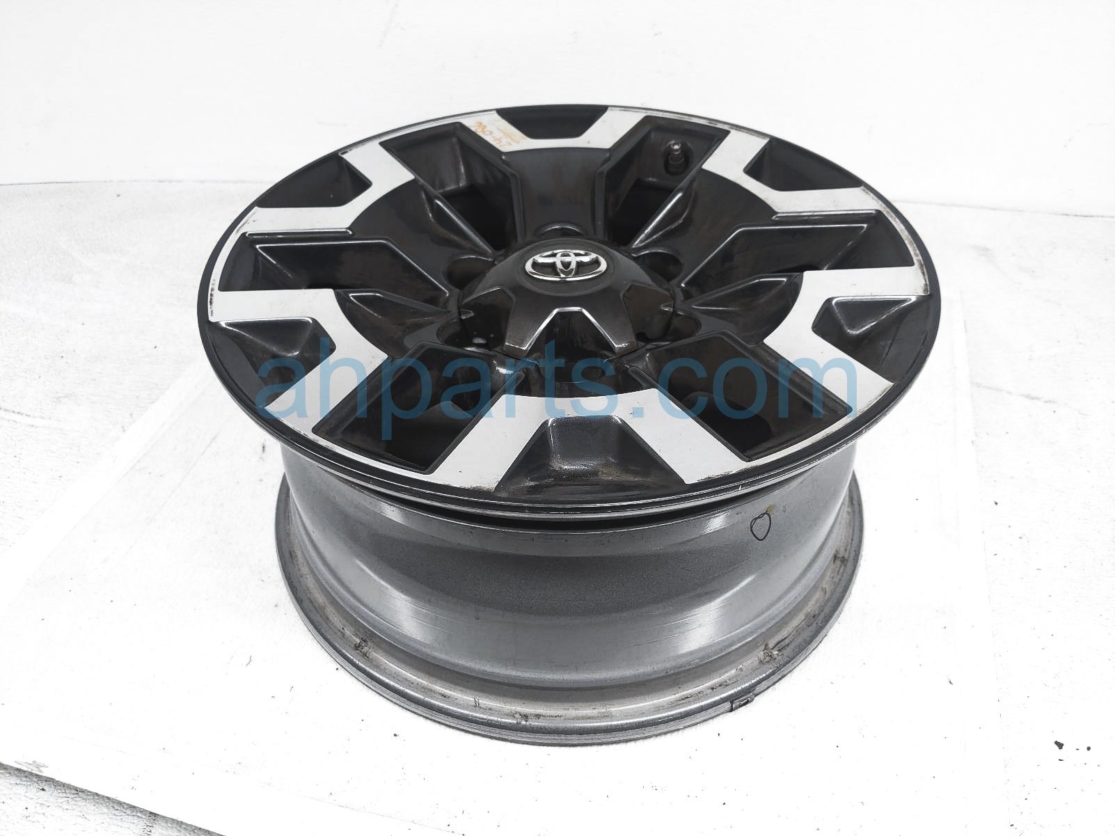 Sold 2018 Toyota Tacoma Rear Driver Wheel / Rim 42611-04220,