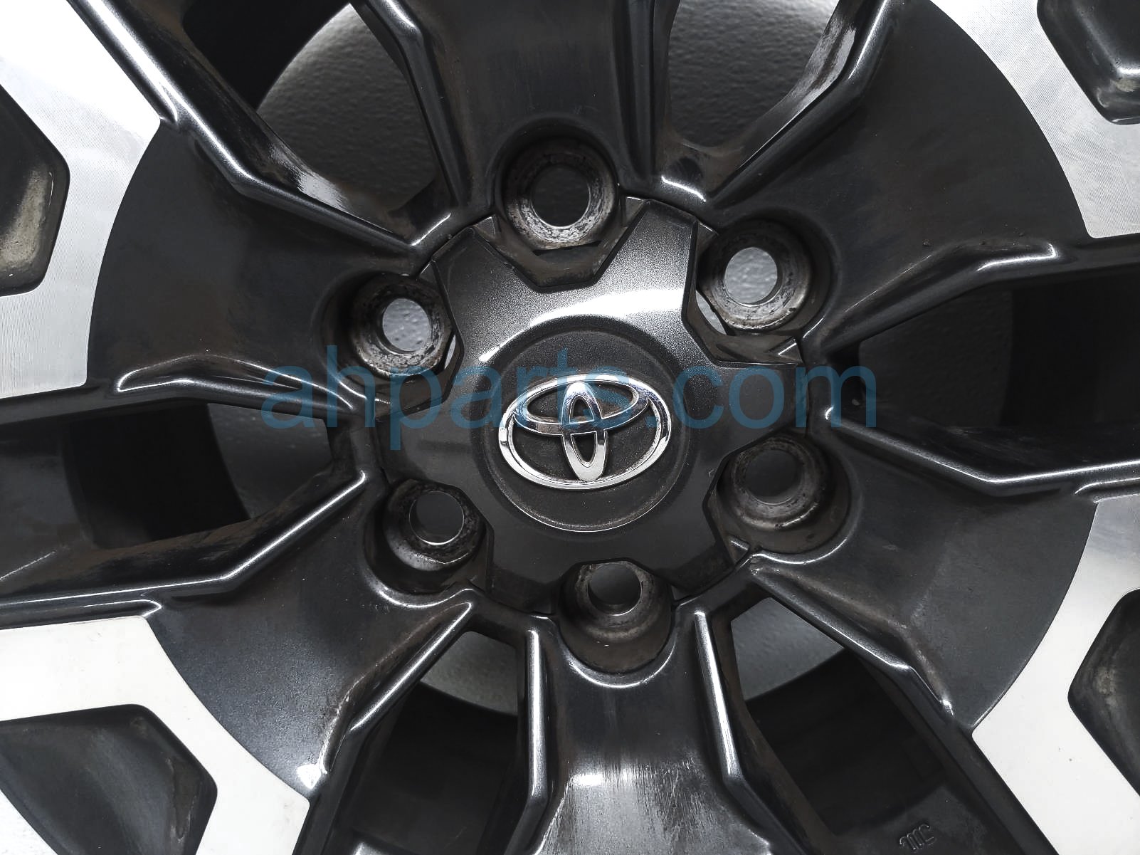 Sold 2018 Toyota Tacoma Rear Driver Wheel / Rim 42611-04220,