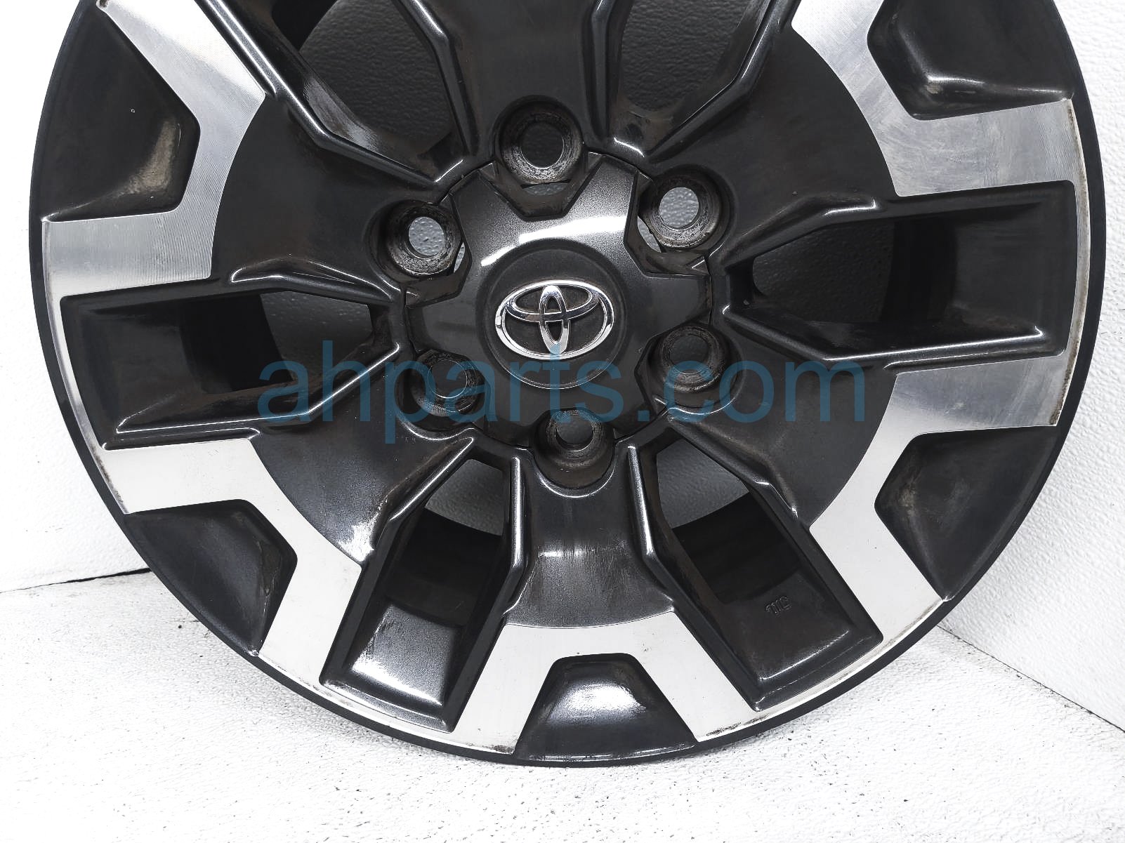 Sold 2018 Toyota Tacoma Rear Driver Wheel / Rim 42611-04220,
