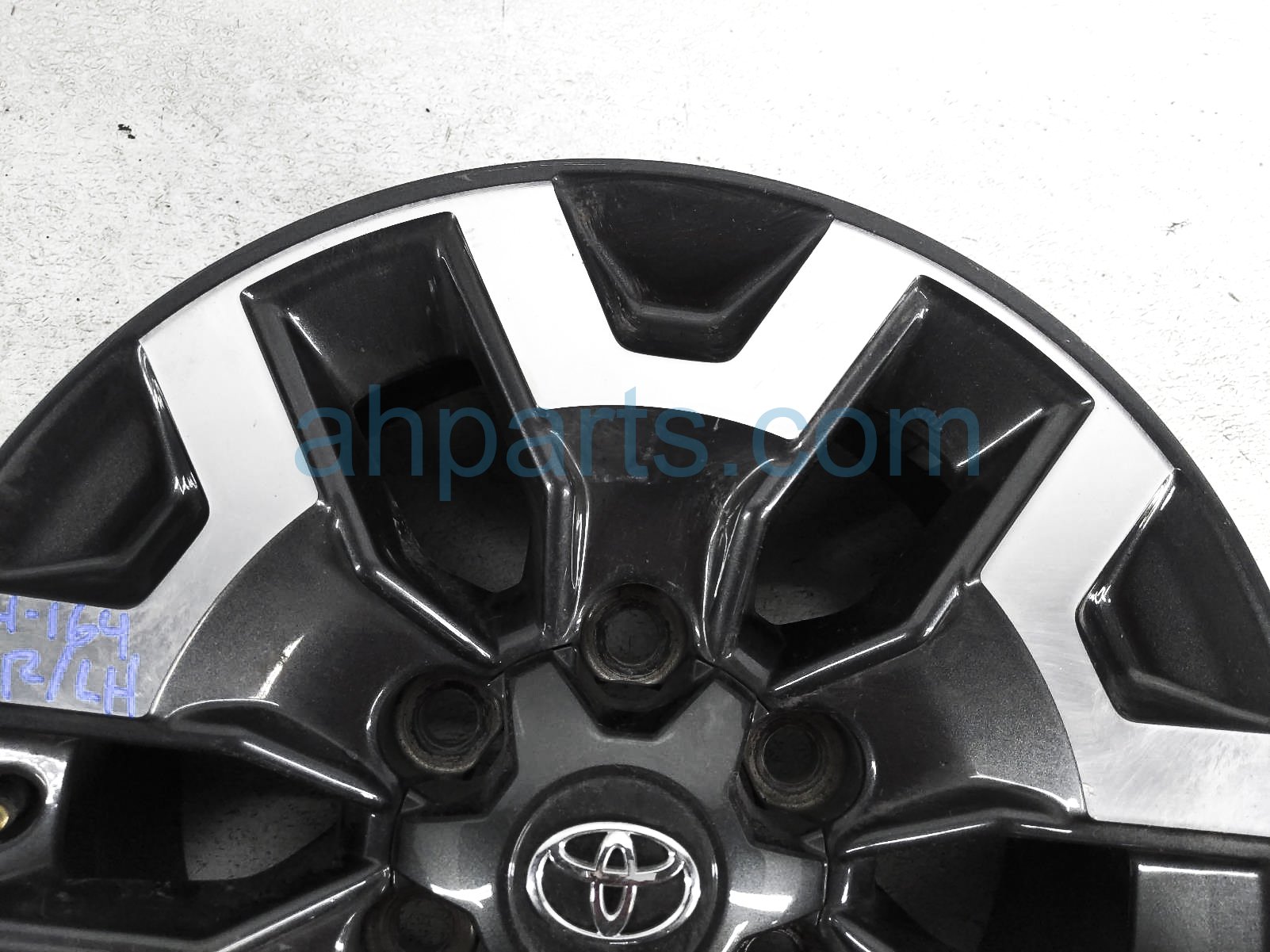 Sold 2005 Toyota Tacoma Rear Driver Wheel / Rim 42611-04160,