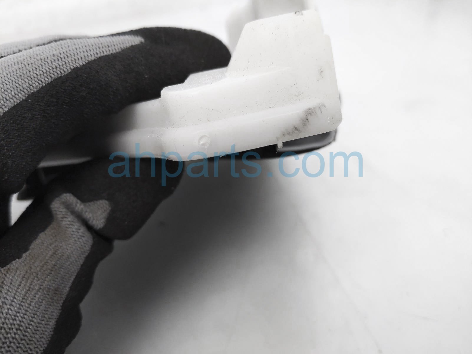 2022 Nissan Frontier Front Passenger Door Lock Actuator 80500-9BU0B,