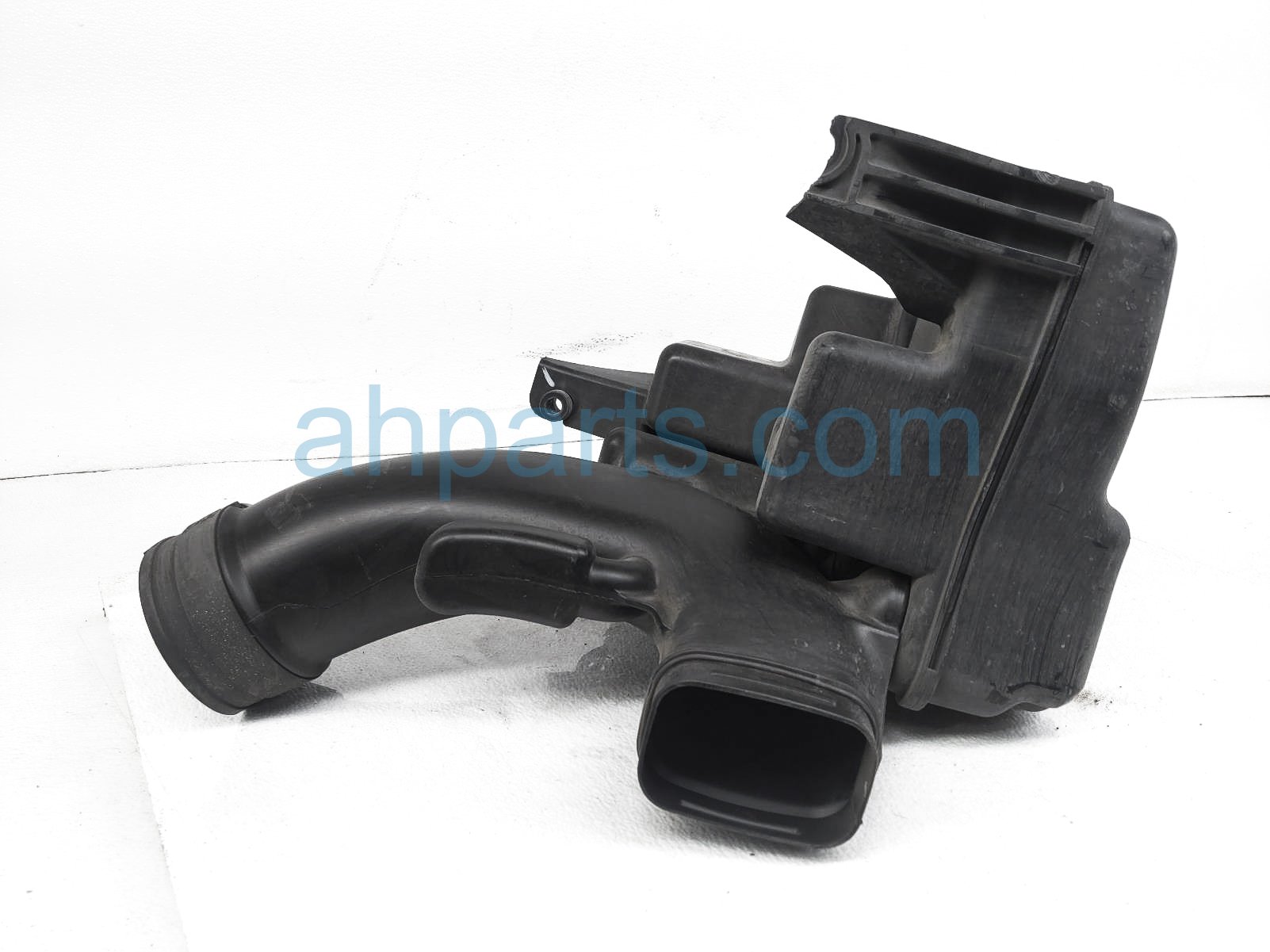 Sold 2016 Honda Accord Air Intake Resonator Chamber - 2.4l 17230-5A2-A00,