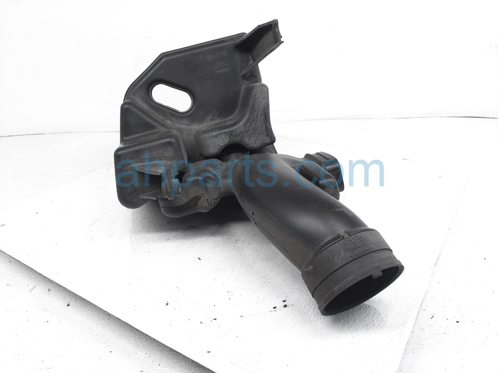 Sold 2016 Honda Accord Air Intake Resonator Chamber - 2.4l 17230-5A2-A00,