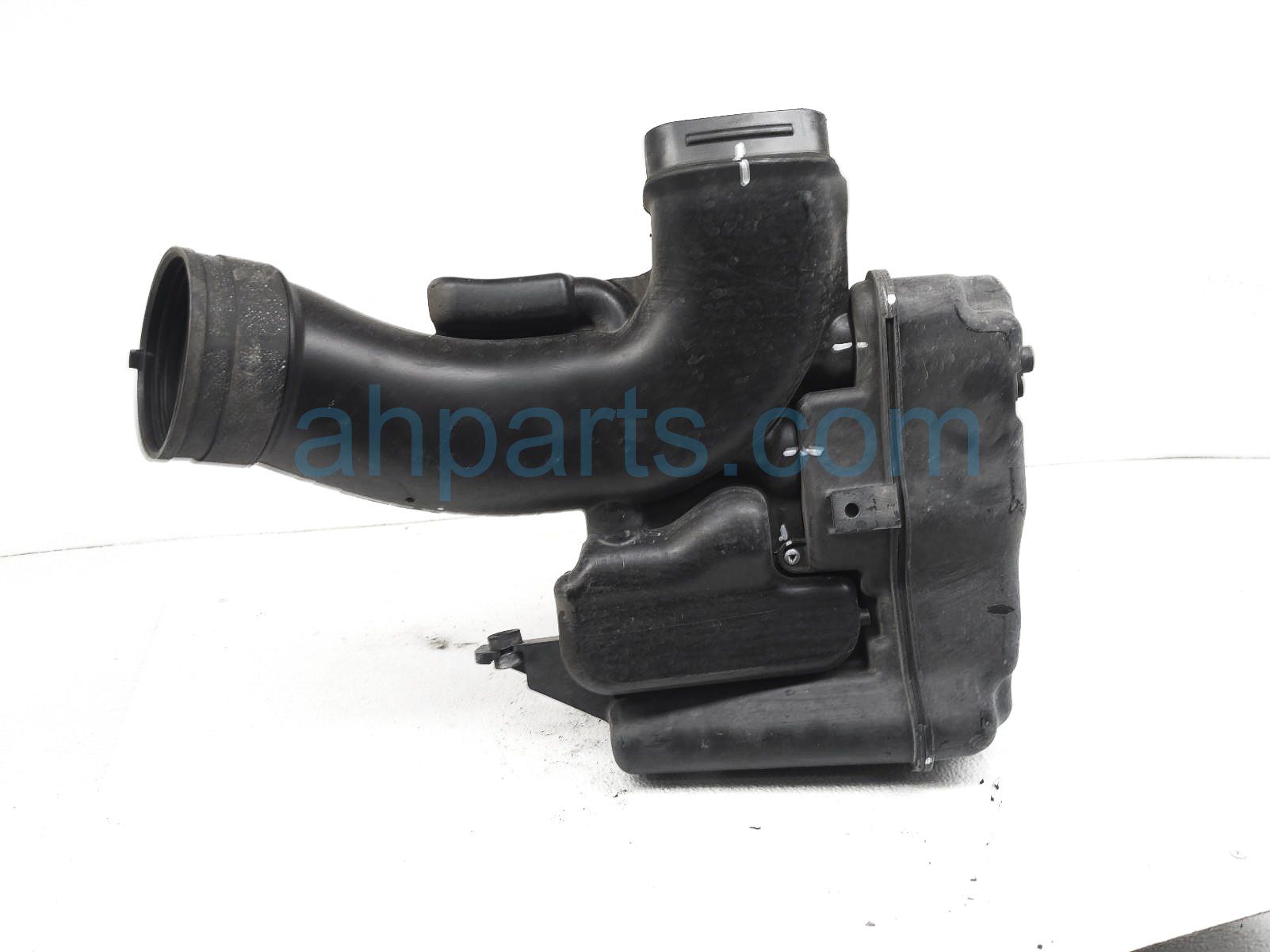 Sold 2016 Honda Accord Air Intake Resonator Chamber - 2.4l 17230-5A2-A00,