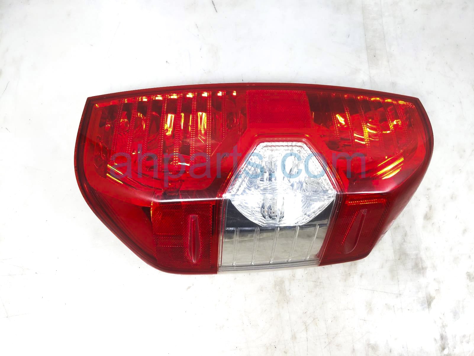 Sold 2018 Toyota Tundra Light / Rear Passenger Tail Lamp (on Body ...